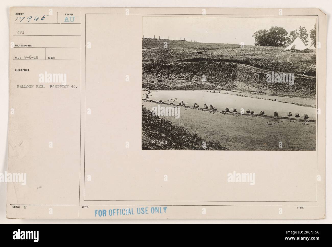 Soldiers preparing a balloon bed in position 44 during World War One ...