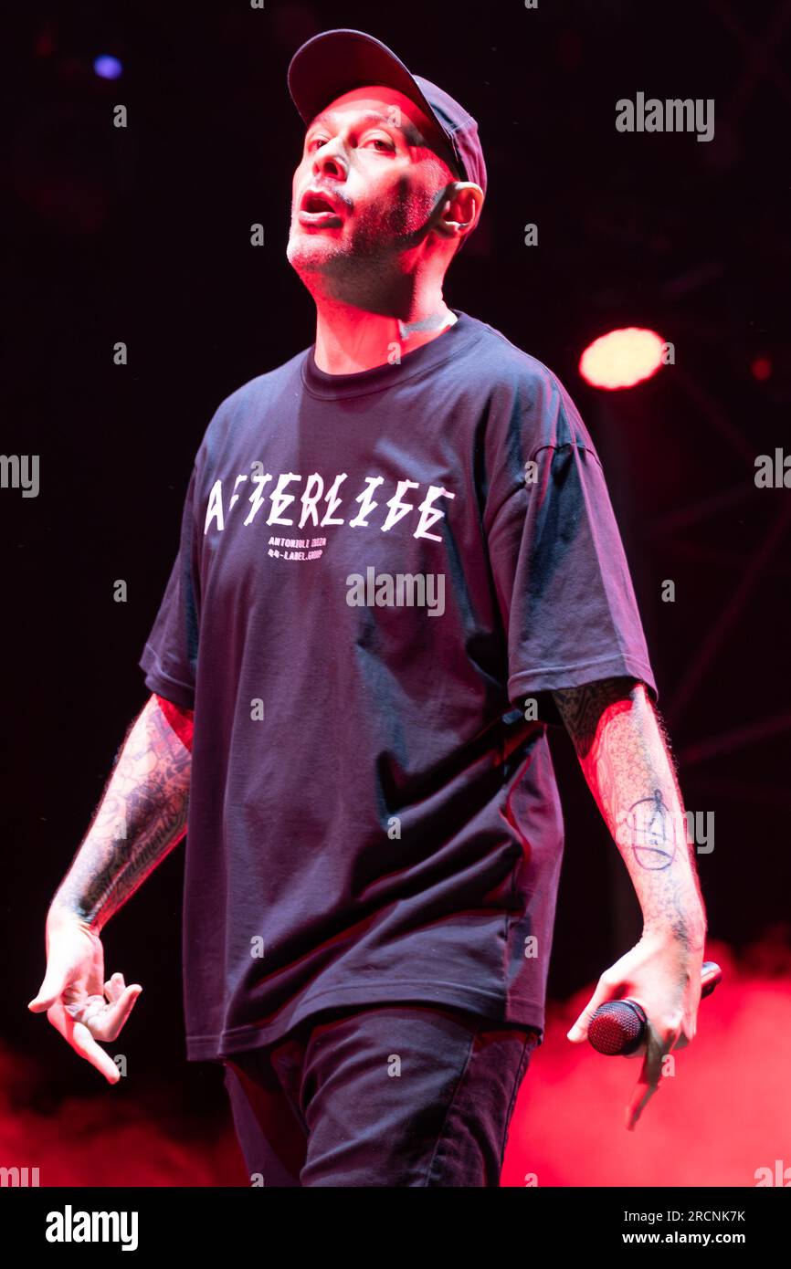 Fabri fibra on stage hi-res stock photography and images - Alamy