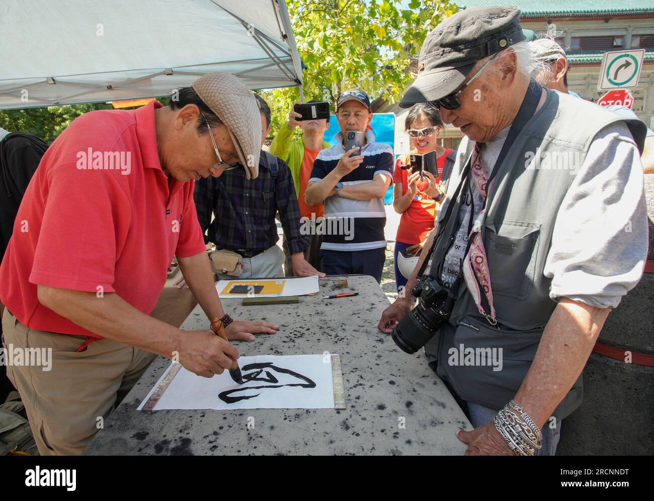 Vancouver, Canada. 15th July, 2023. People watch Chinese calligraphy ...