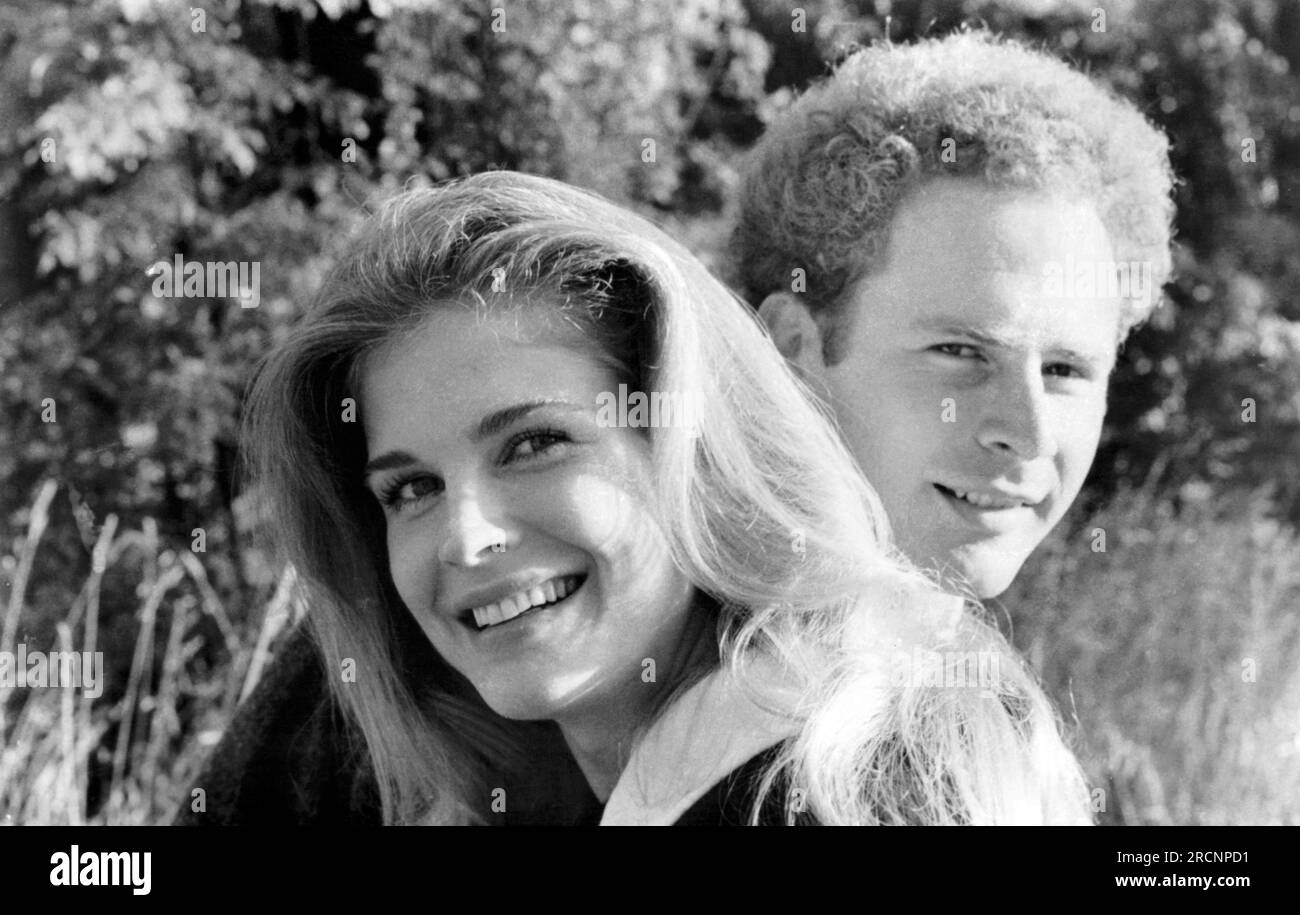 ART GARFUNKEL and CANDICE BERGEN in CARNAL KNOWLEDGE (1971), directed ...