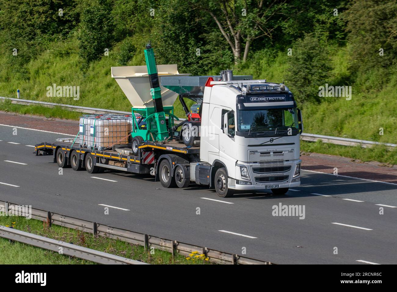 'The Lady Laura Anne' Volvo GlobeTrotter HGV travelling at speed on the ...