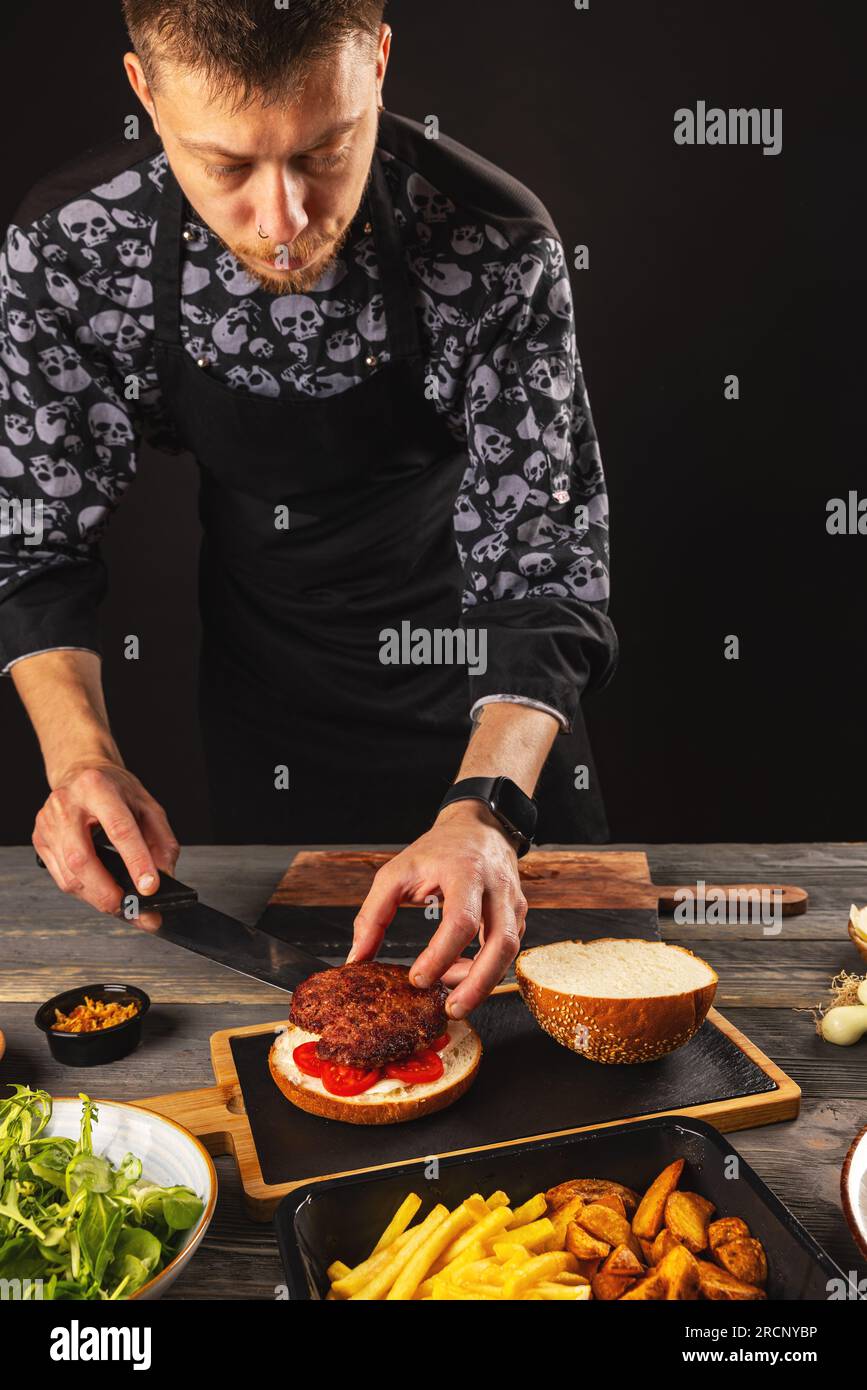 Prepare the beef hi-res stock photography and images - Alamy