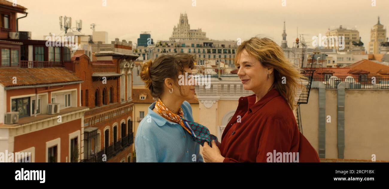 EMMA SUAREZ and AURA GARRIDO in ALGUIEN QUE CUIDE DE MI (2023 ...