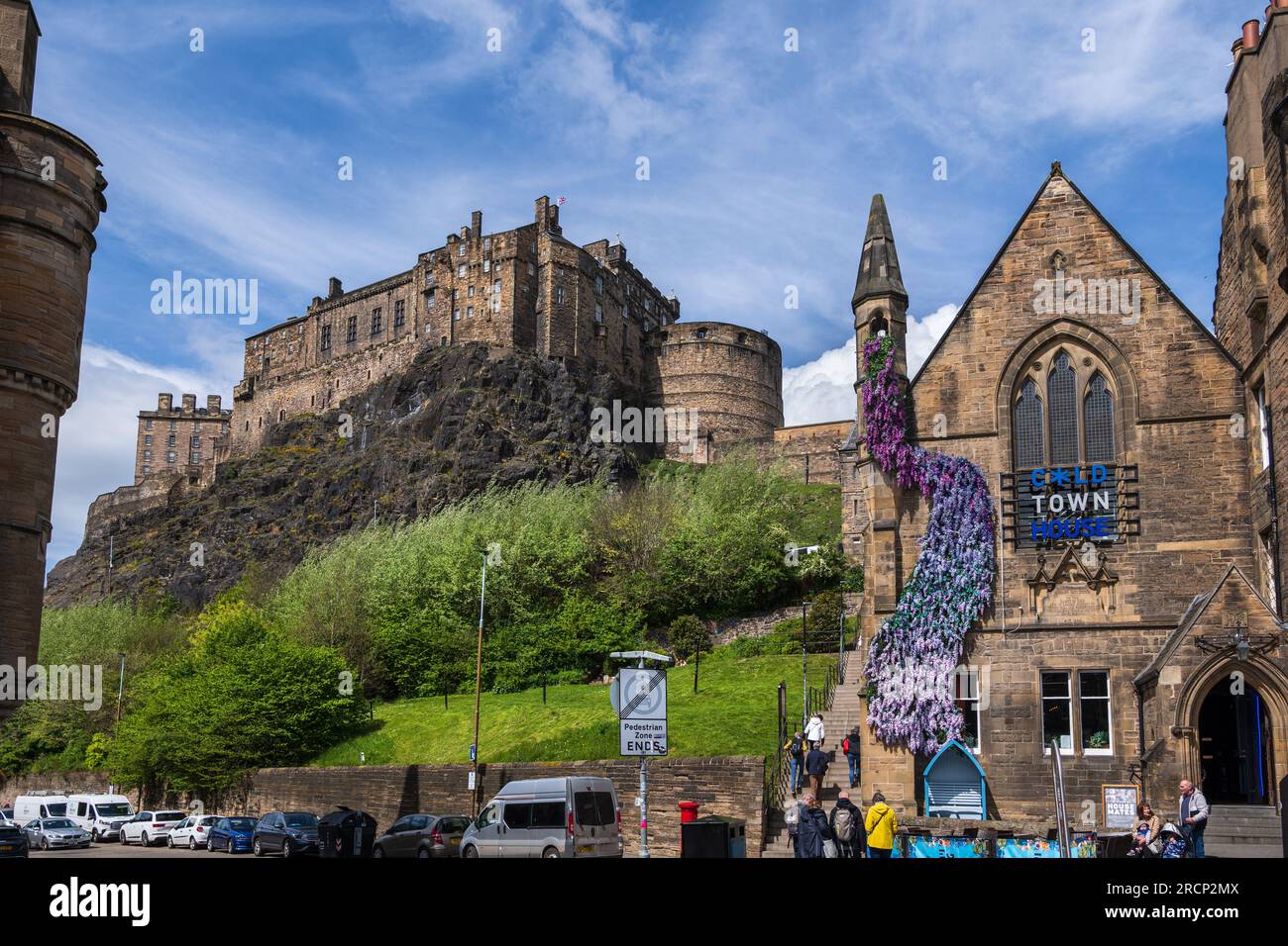 Edinburgh Castle and Cold Town House restaurant and bar at Grassmarket ...