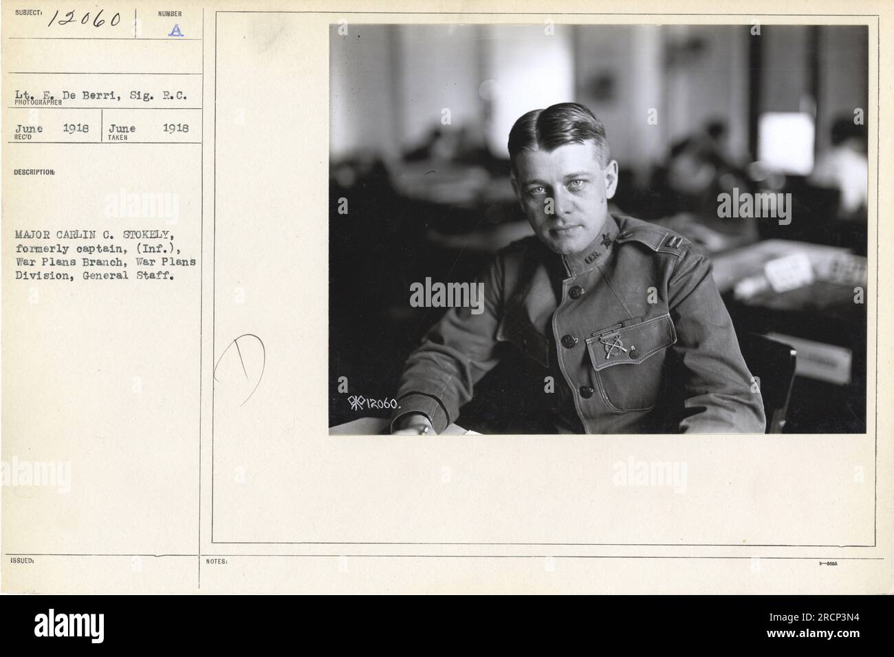 American soldiers being trained on how to use and operate a machine gun ...