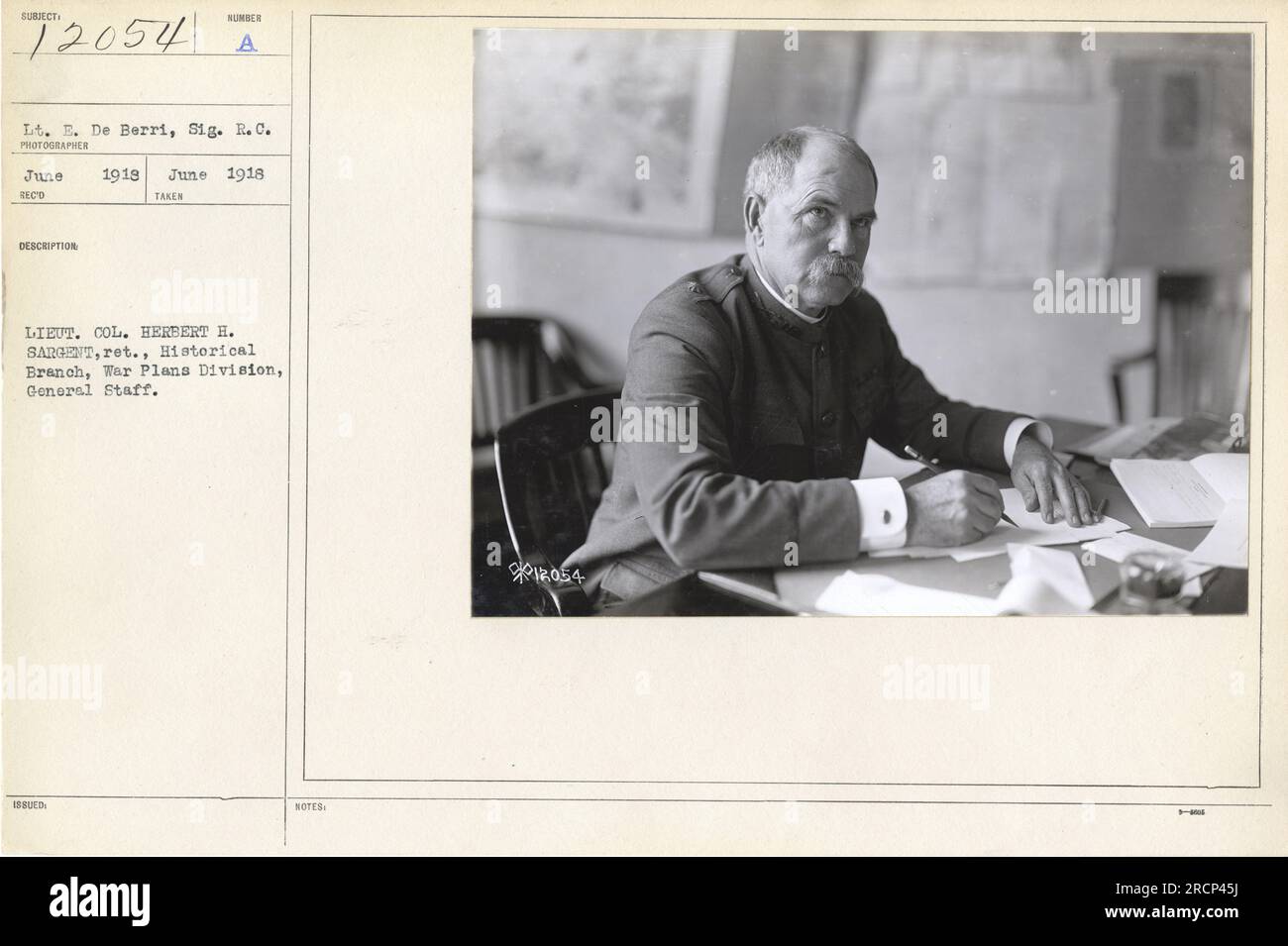 Lieutenant E. De Berri, Signal Corps photographer, took this photo in ...