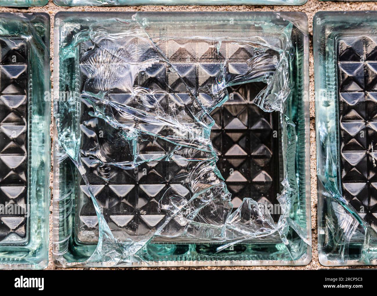 Shiny bricks hi-res stock photography and images - Alamy