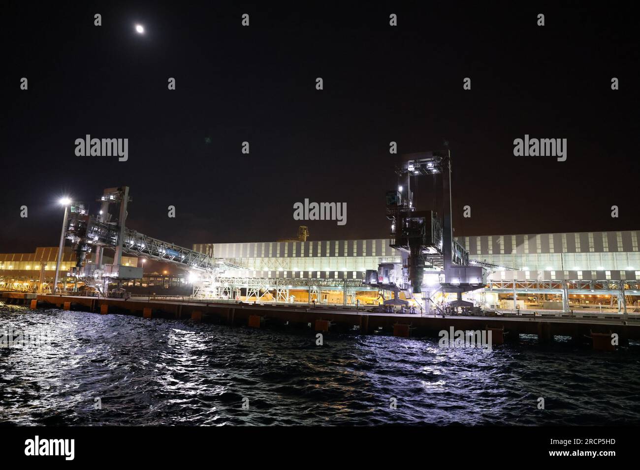 Ship night port side hi-res stock photography and images - Alamy