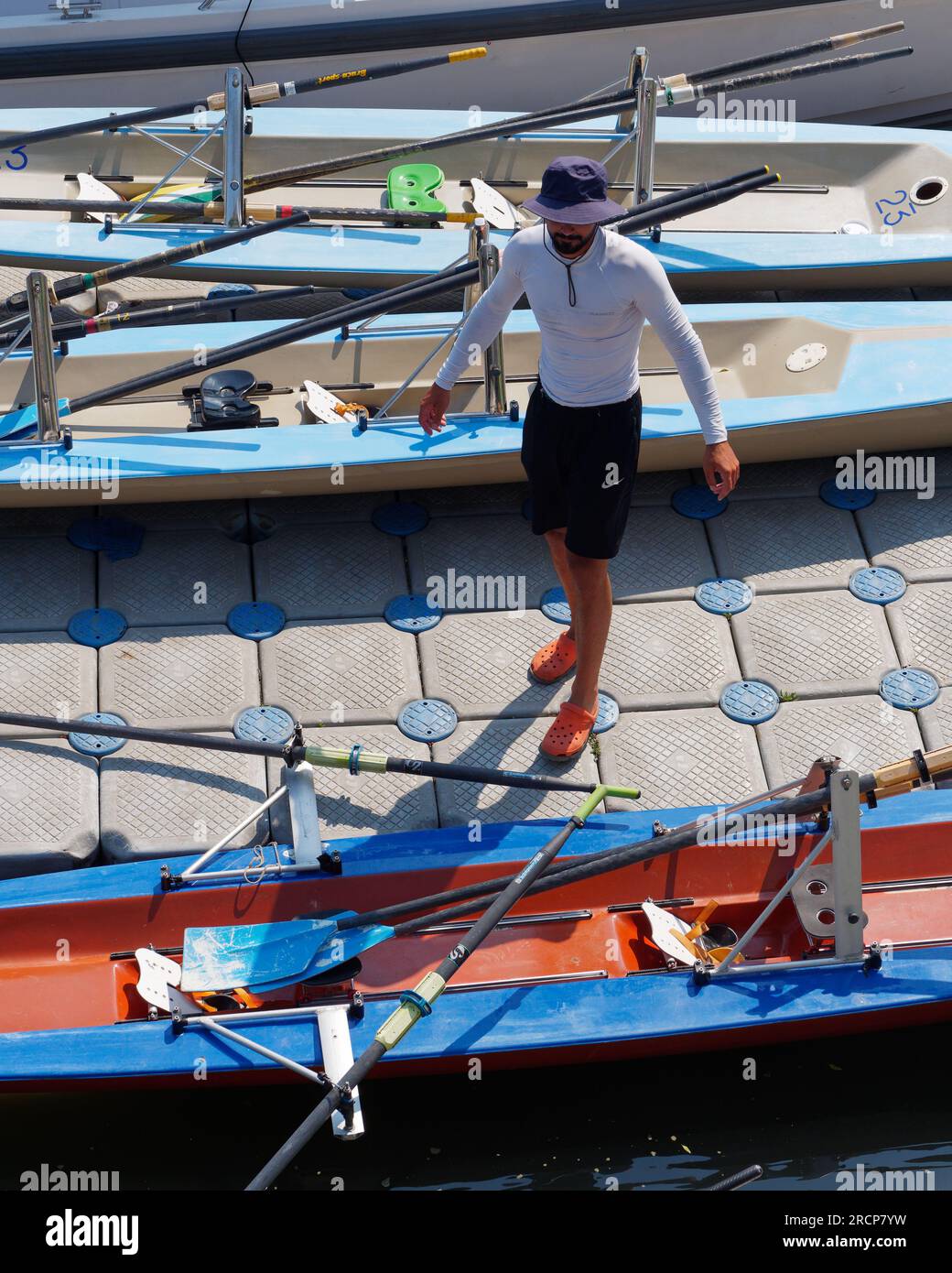 Rowing boats hi-res stock photography and images - Alamy