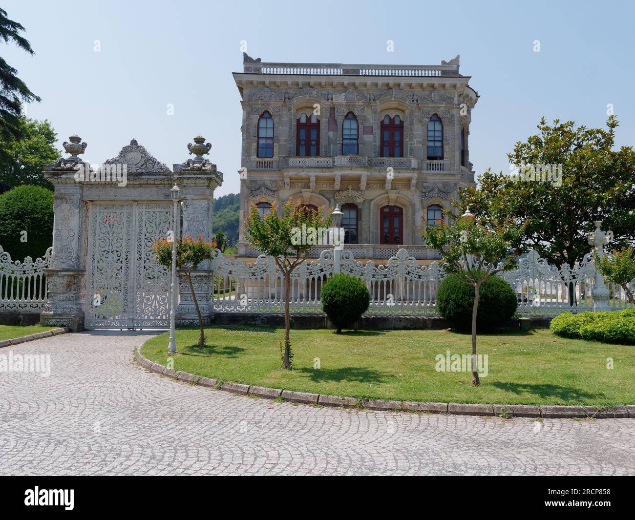Kucuksu Pavilion, an opulent Palace/Hunting Lodge near Anadolu Hisari ...