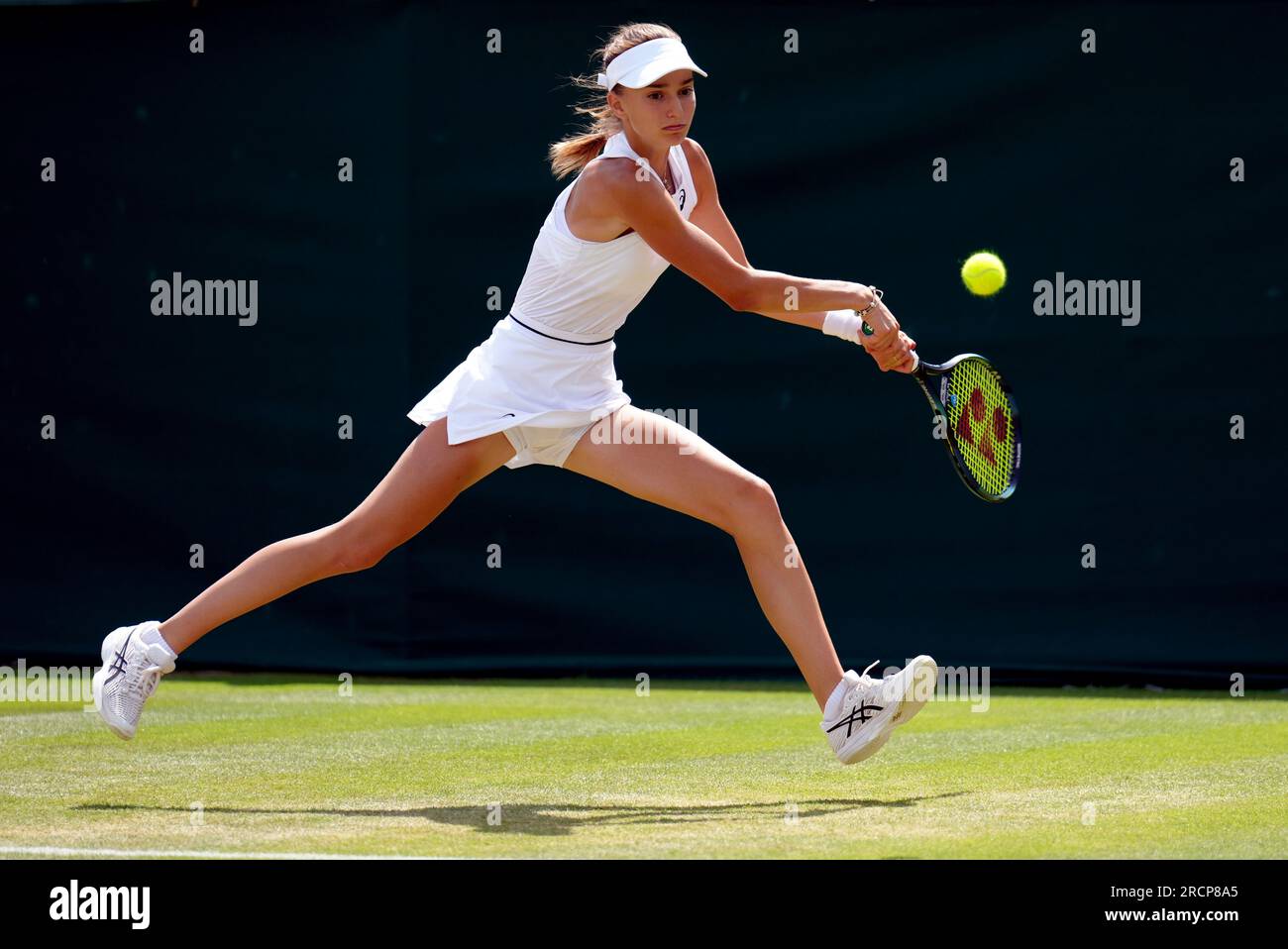 Luna Vujovic in action against Hollie Smart during the Girls 14 & Under ...