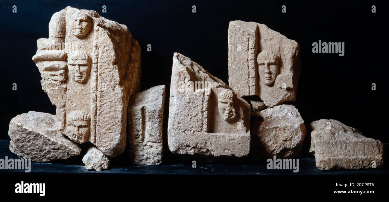 Monumento funerario de Cal Posastre, Sant Martí Sarroca, siglo II a.C ...