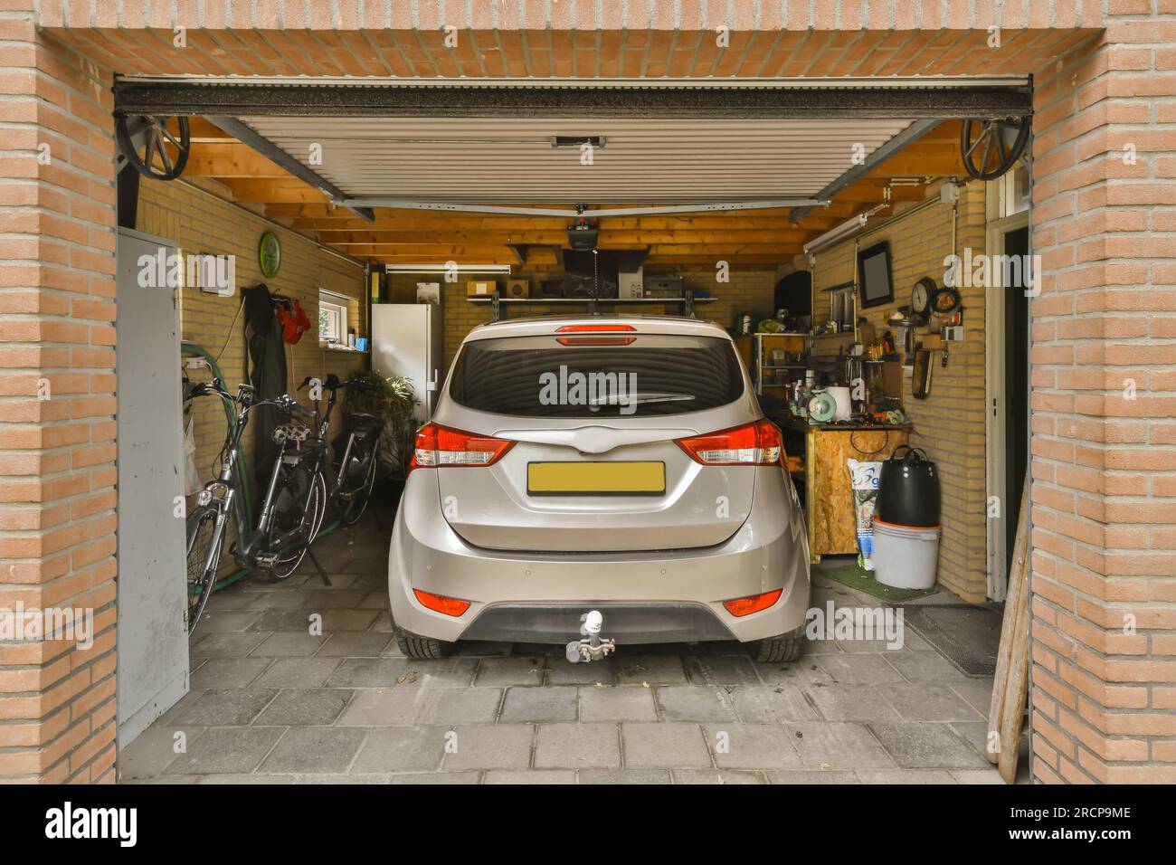 Car inside a garage hi-res stock photography and images - Alamy