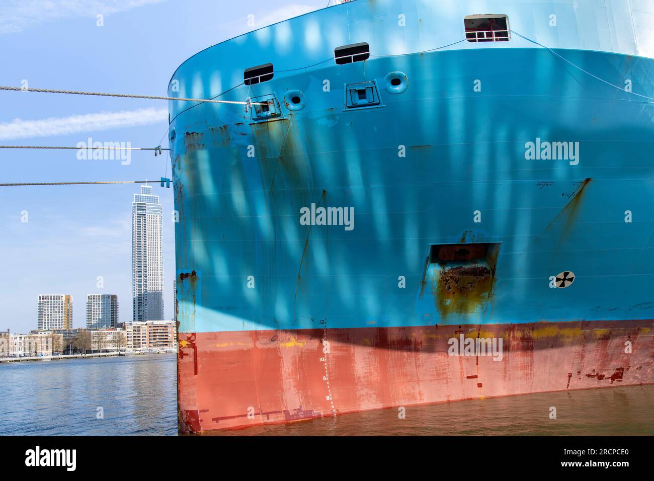 Load line hi-res stock photography and images - Alamy