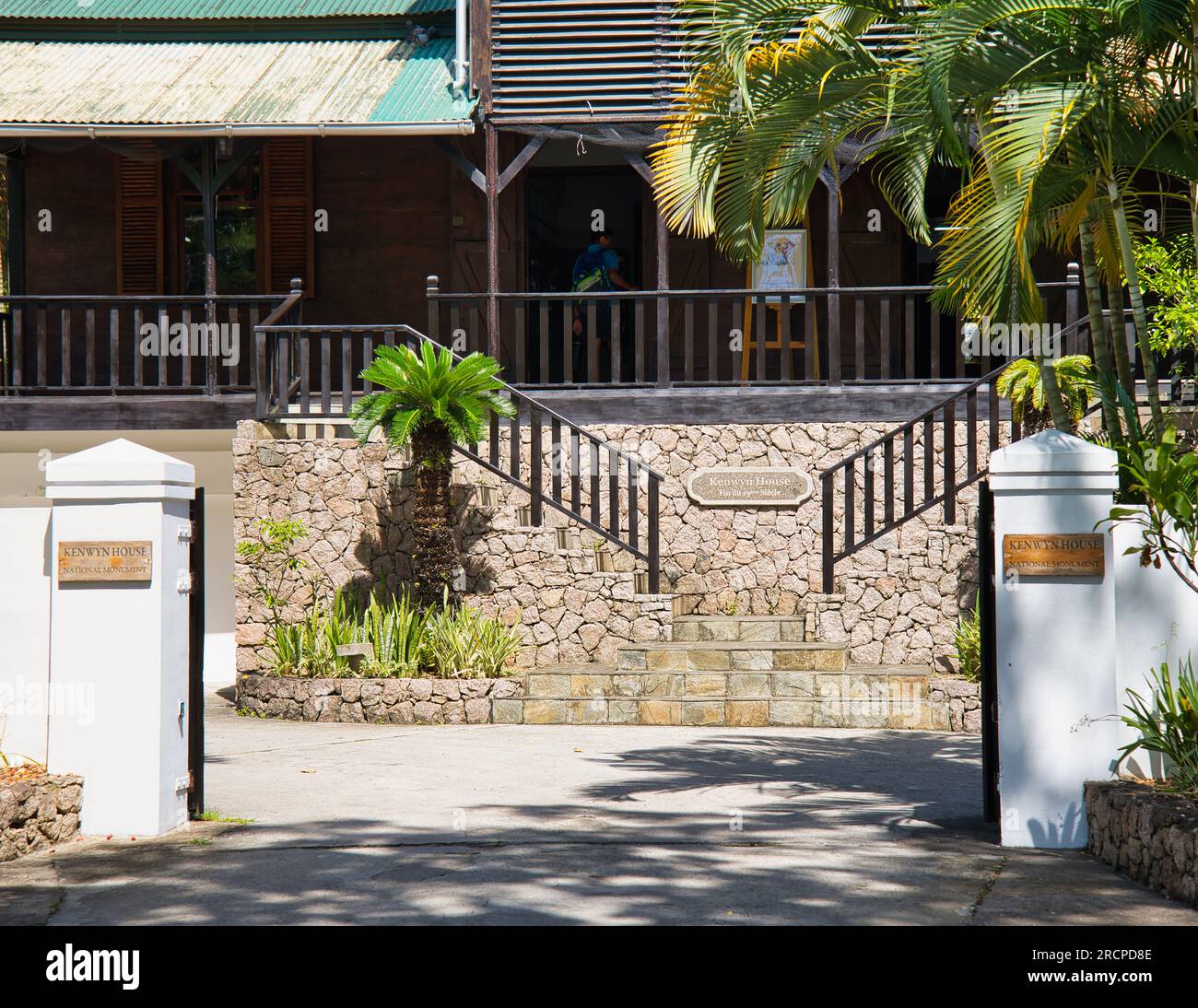 Colonial style house exterior hi-res stock photography and images - Alamy