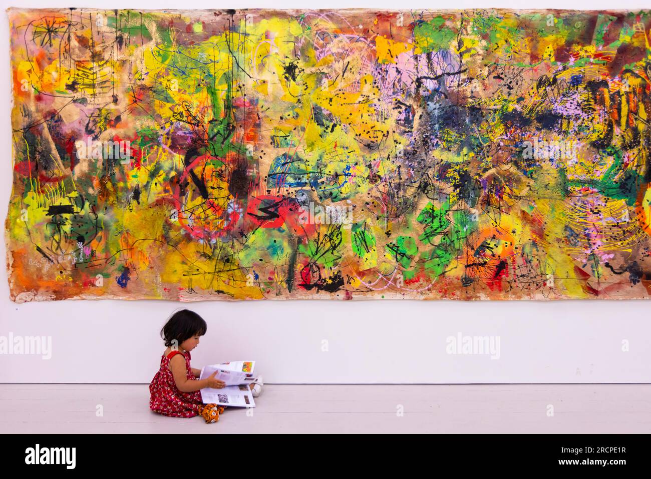 16 young artists hi-res stock photography and images - Alamy