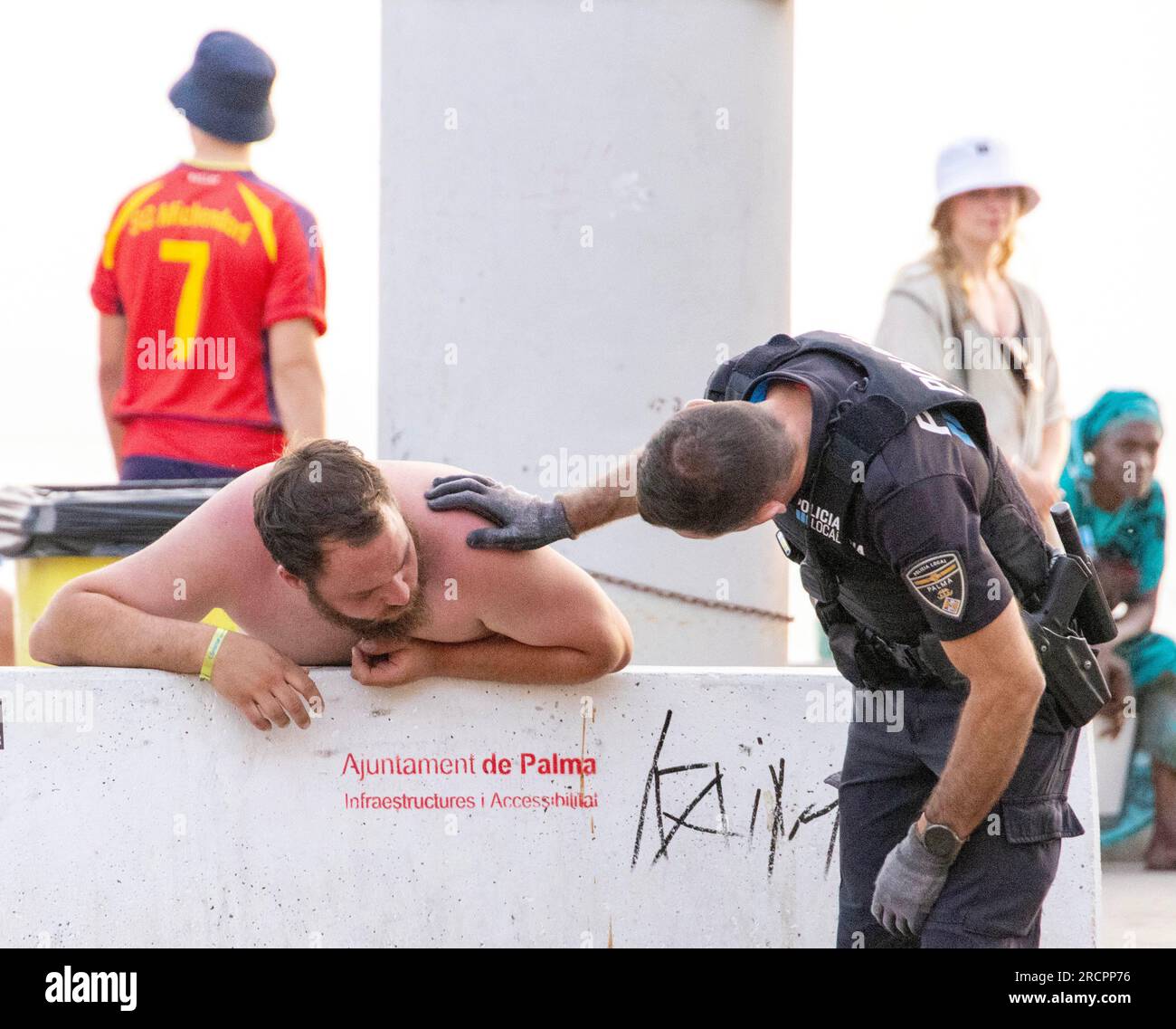 Pic shows: Palma, Majorca Heat exhaustion left some gasping struggling ...