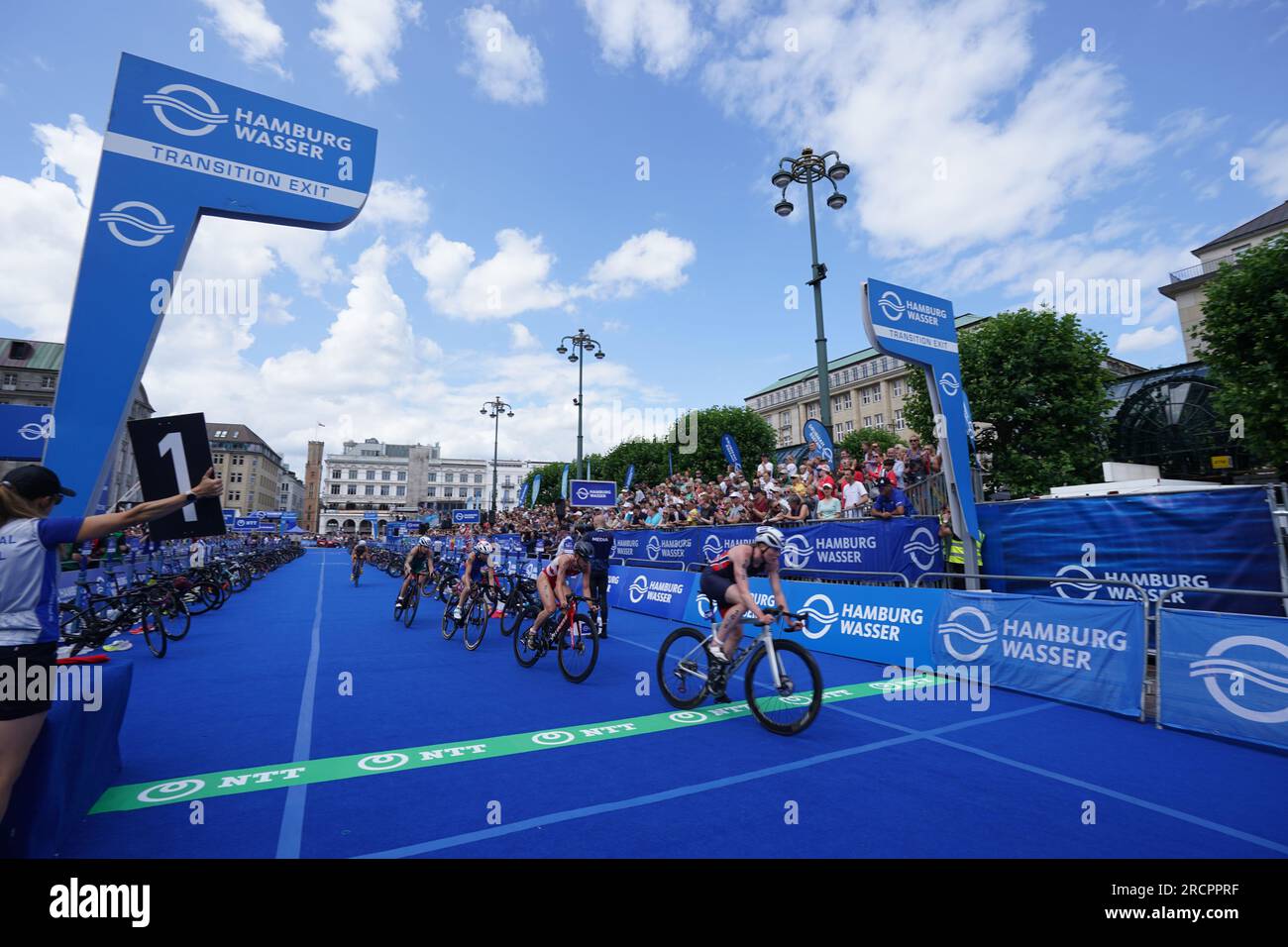 Hamburg, Germany. 16th July, 2023. Triathlon: ITU World Triathlon ...