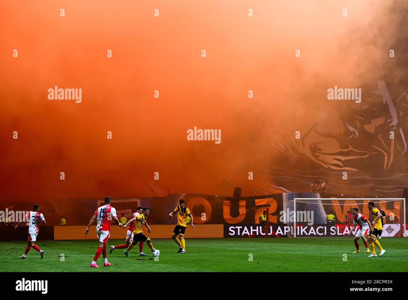 Soccer players in action hi-res stock photography and images - Alamy