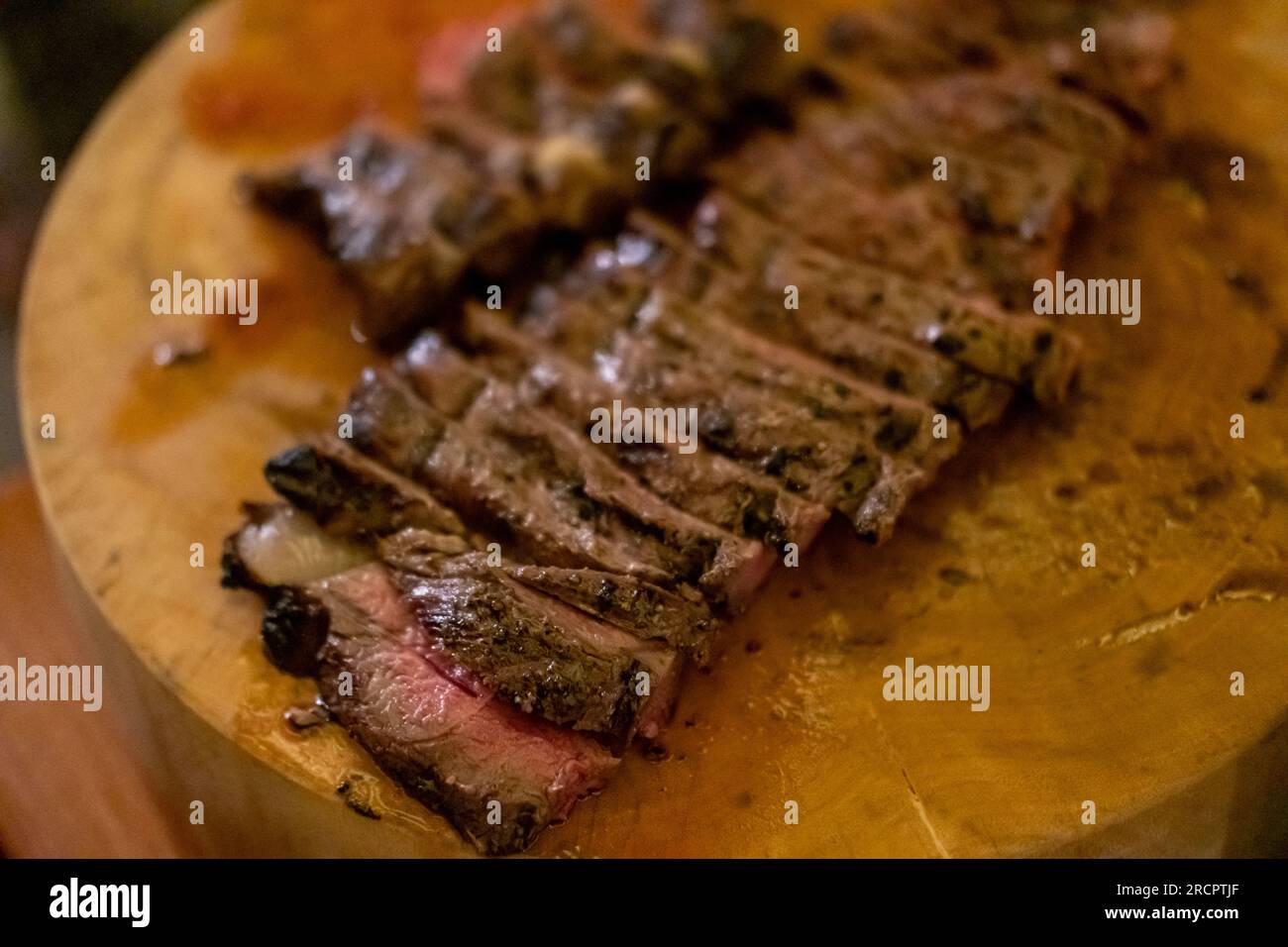 Medium rare meat on wooden plate Stock Photo - Alamy