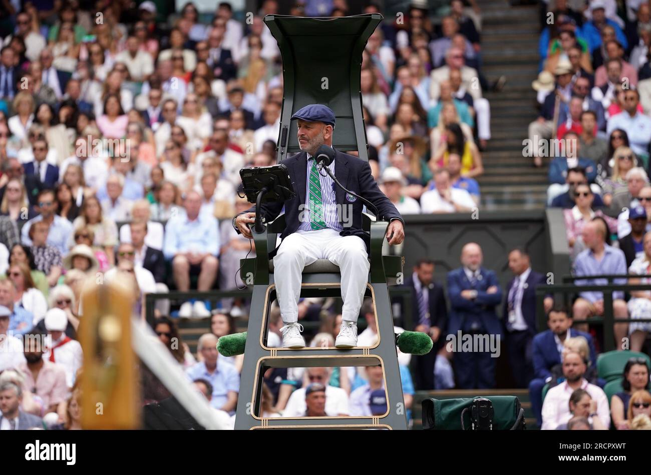 Chair Umpire, Fergus Murphy during the Gentlemen's Singles final on day fourteen of the 2023 ...