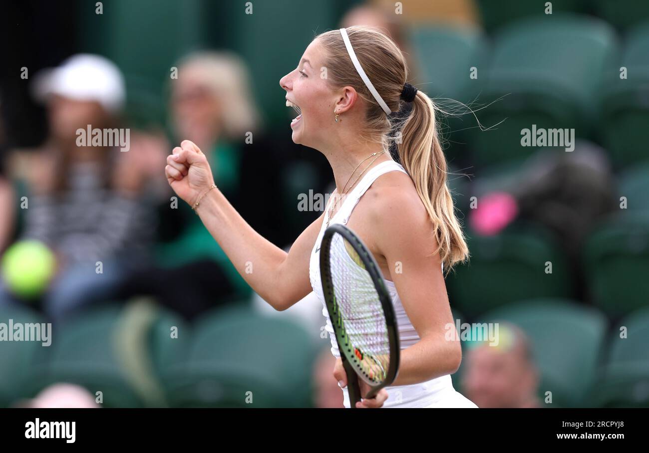 Hannah Klugman reacts against Alena Kovackova and Laura Samsonova ...