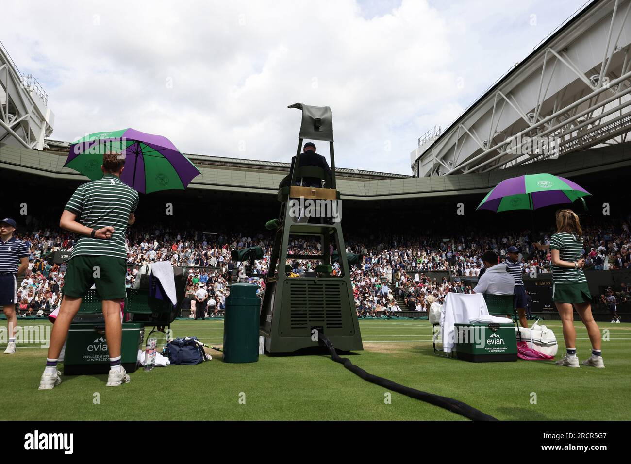 Wimbledon players between games hi-res stock photography and images - Alamy
