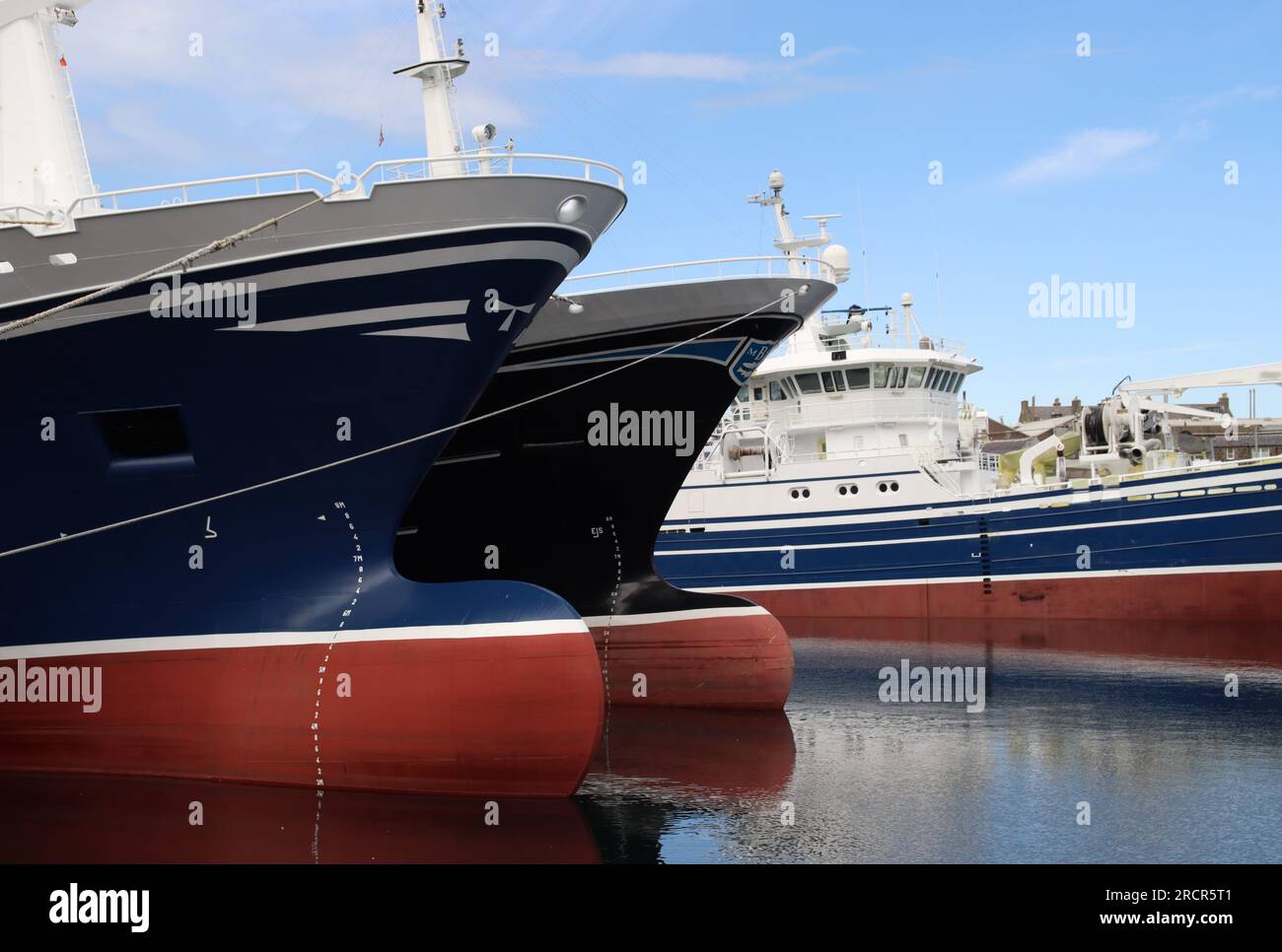 Lifeboat statue and shed, Fraserburgh harbour Stock Photo - Alamy