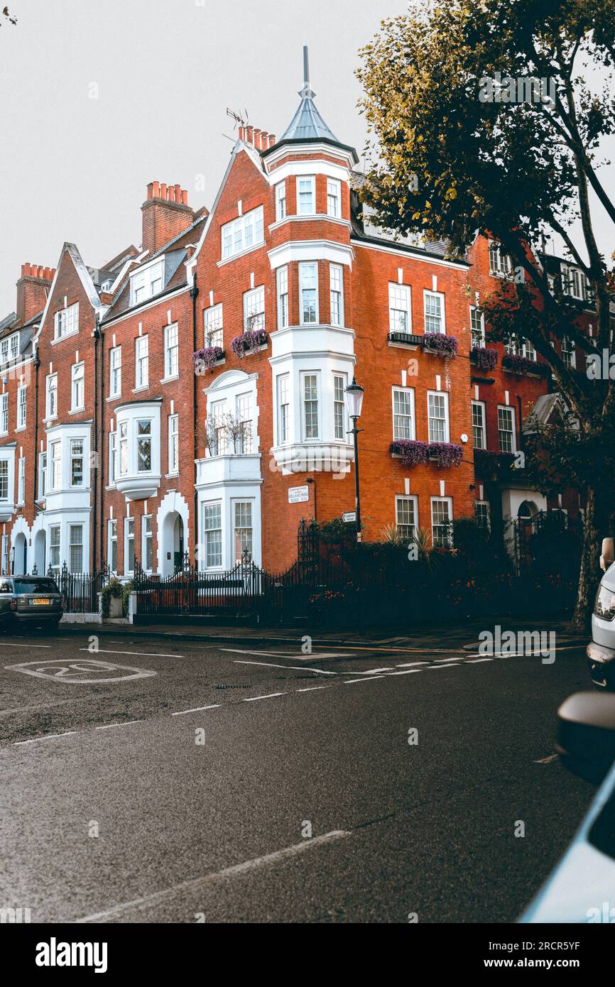 Building on a corner hi-res stock photography and images - Alamy