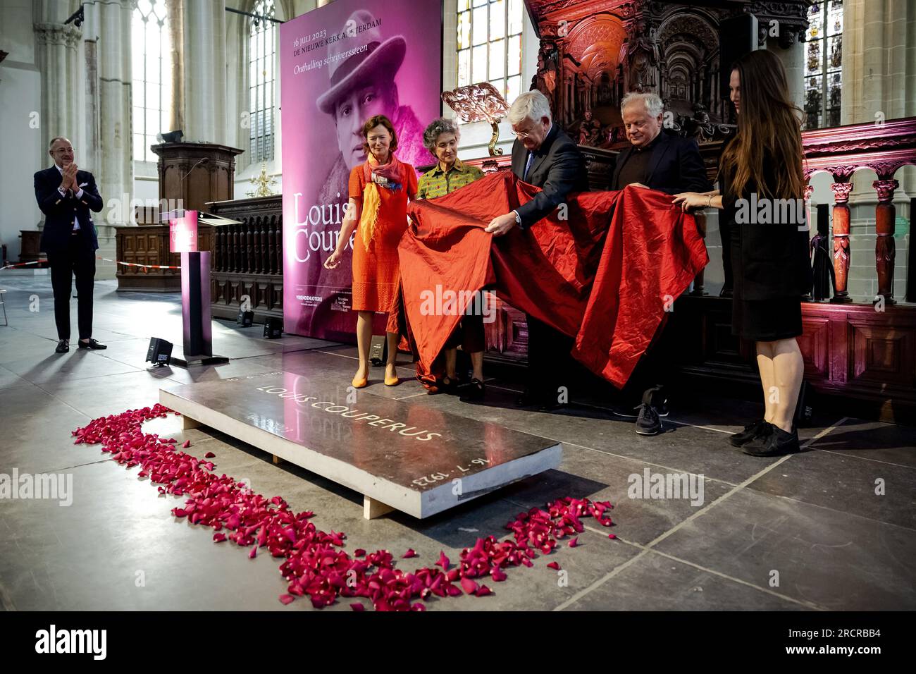 AMSTERDAM - Mayor Jan van Zanen (m) of The Hague unveils the memorial ...