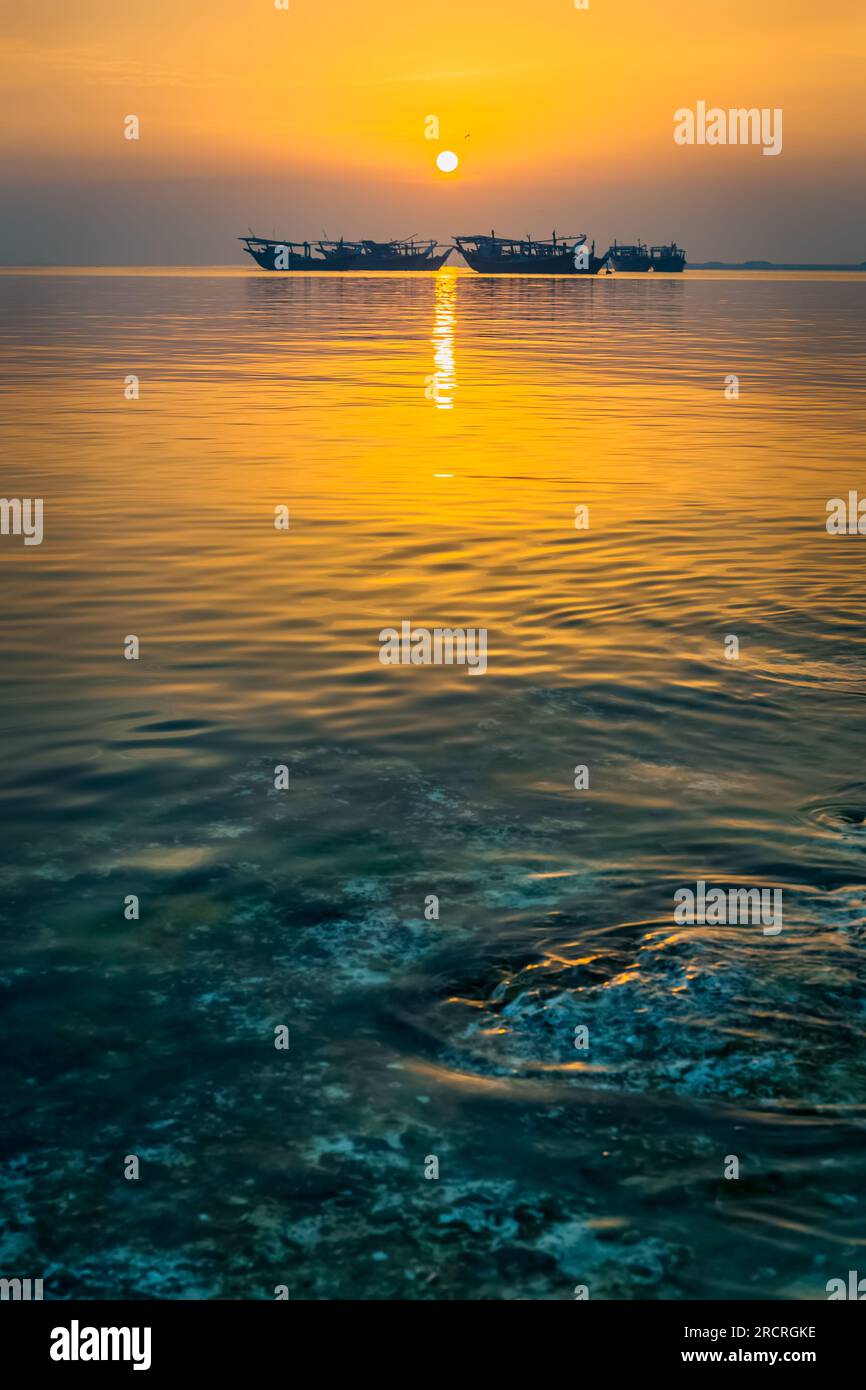 Beautiful morning sunrise view at Dammam Corniche -Saudi Arabia Stock ...