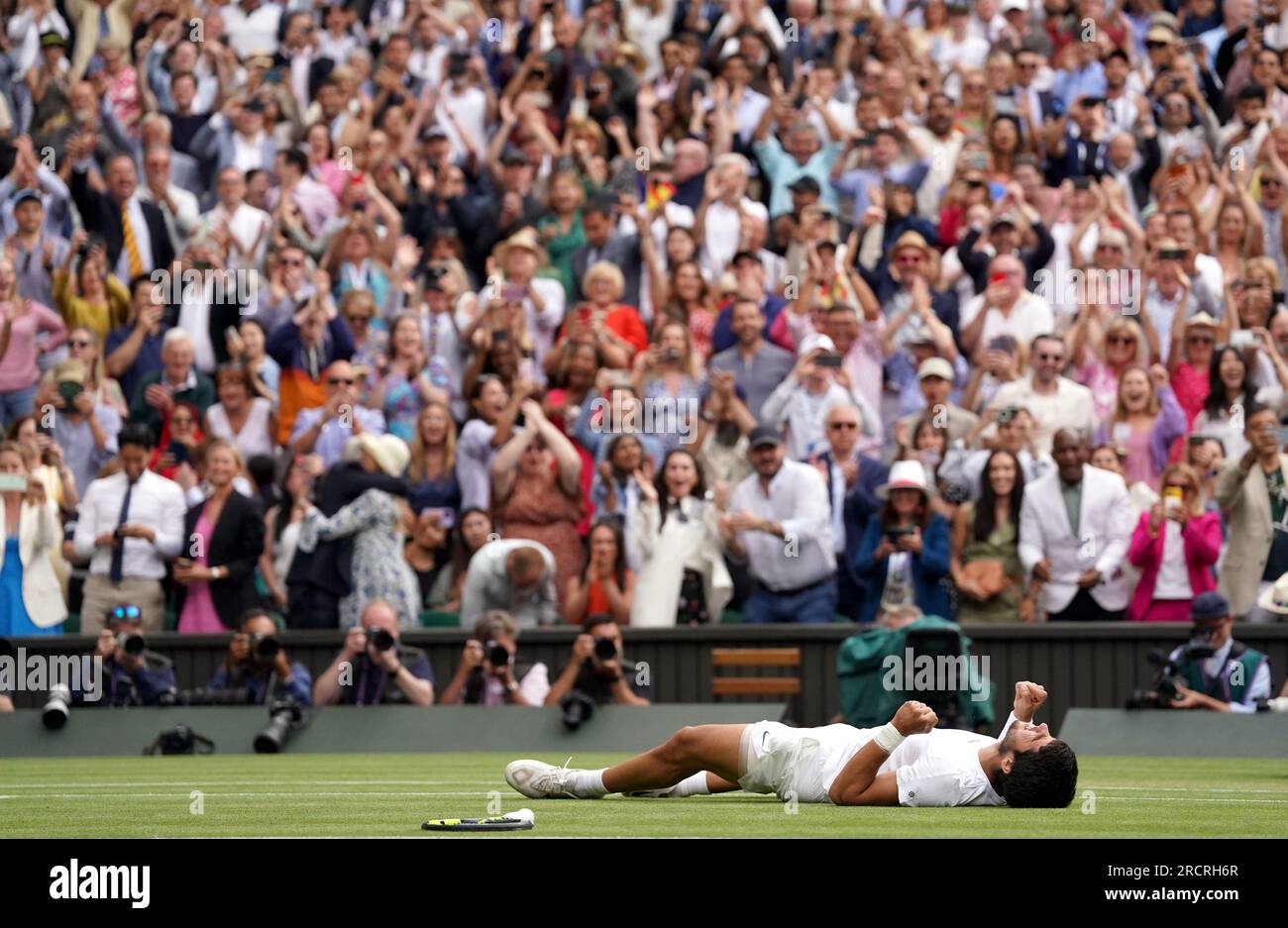 Carlos Alcaraz celebrates victory over Novak Djokovic following the ...