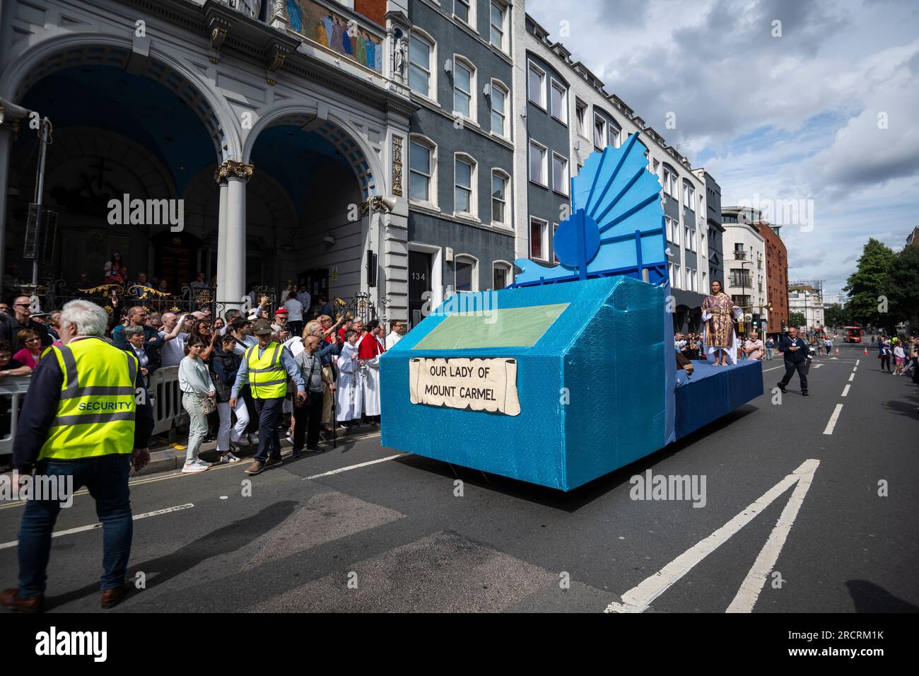 London, UK. 16 July 2023. The main float passing St Peter's Italian ...
