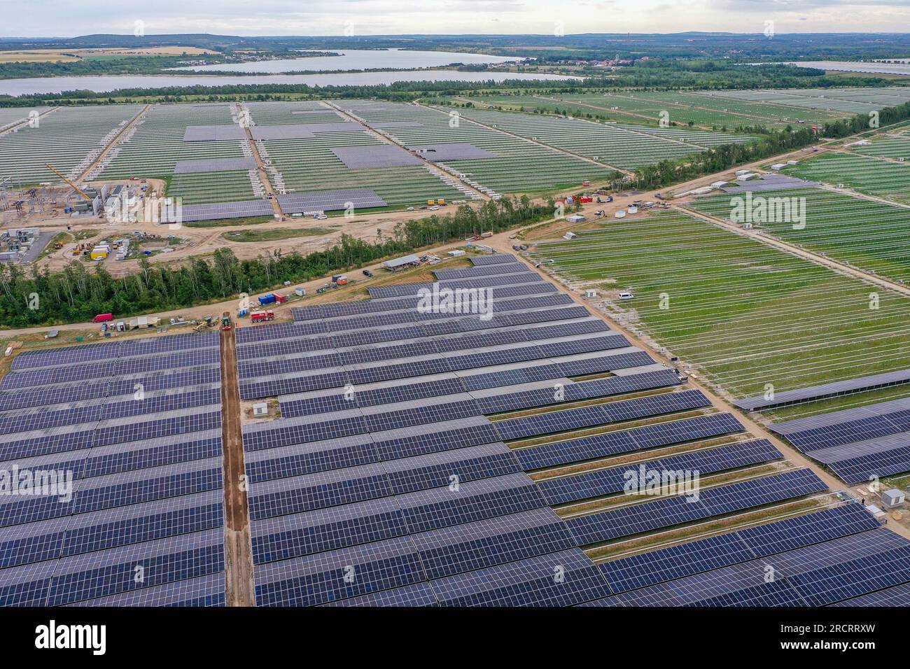 05 July 2023, Saxony, Neukieritzsch: Workers assemble solar panels at ...