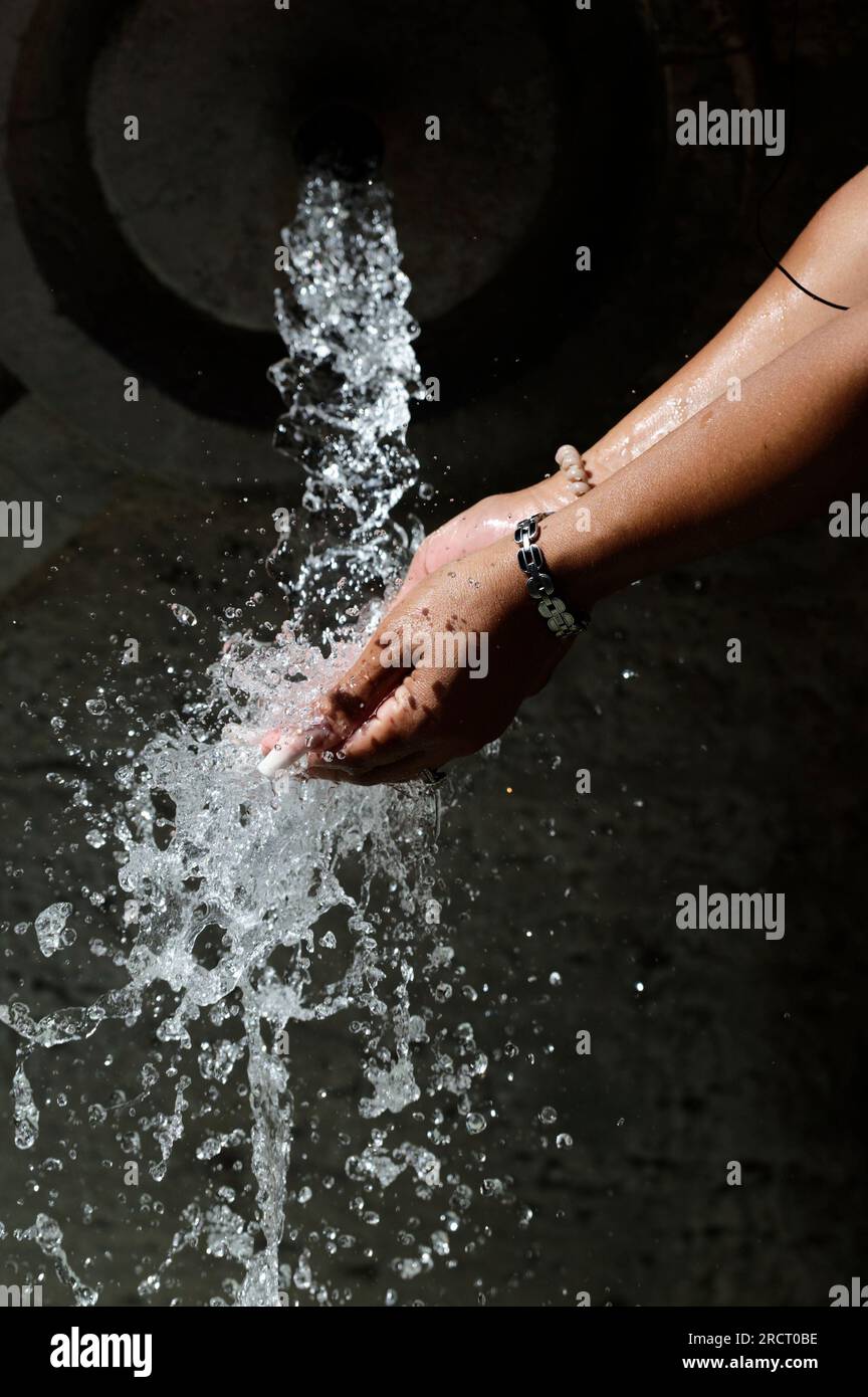 People cool off during an ongoing heat wave with temperatures reaching ...