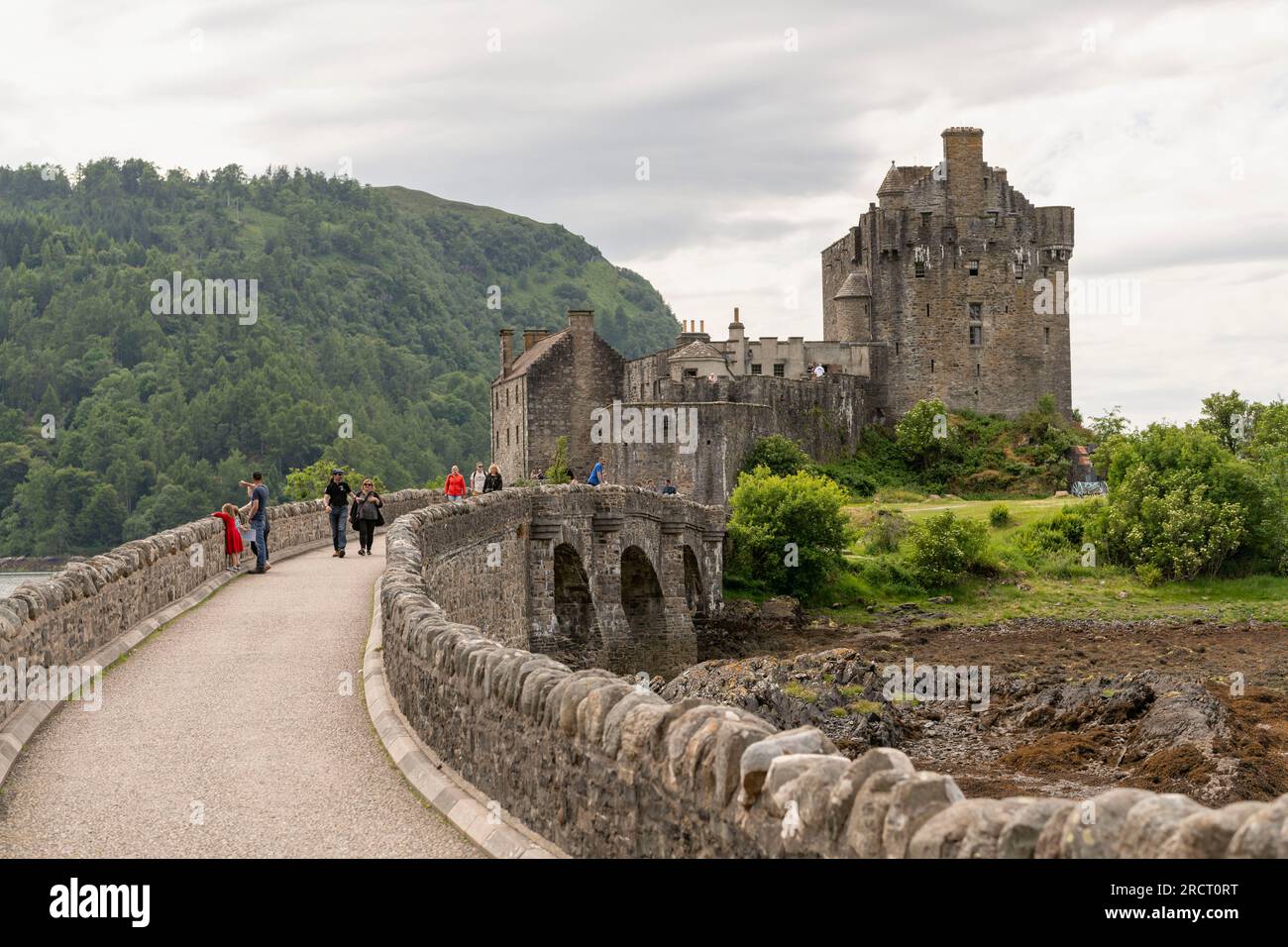 Scottish castle entrance hi-res stock photography and images - Alamy