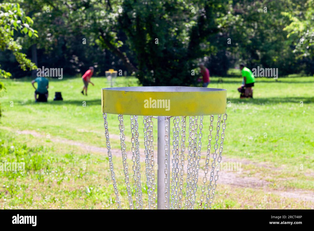 People playing flying disc hi-res stock photography and images - Alamy