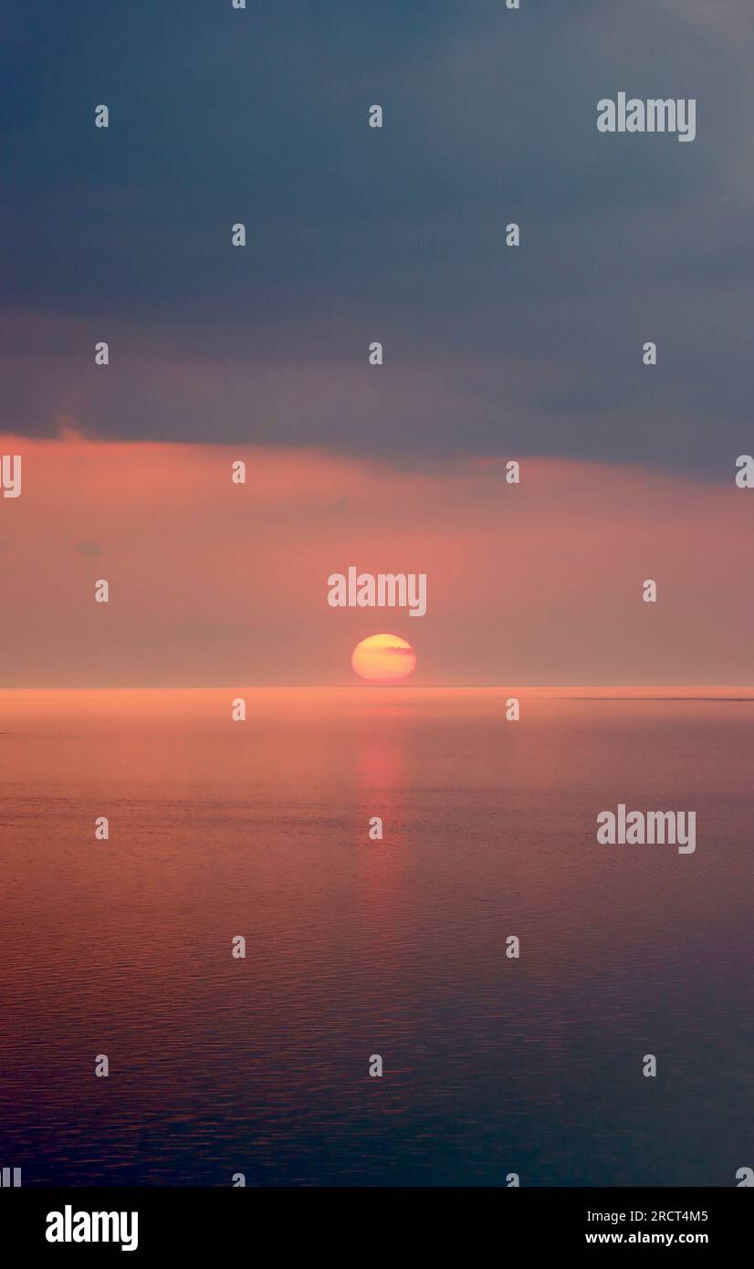 Colors over lake erie hi-res stock photography and images - Alamy