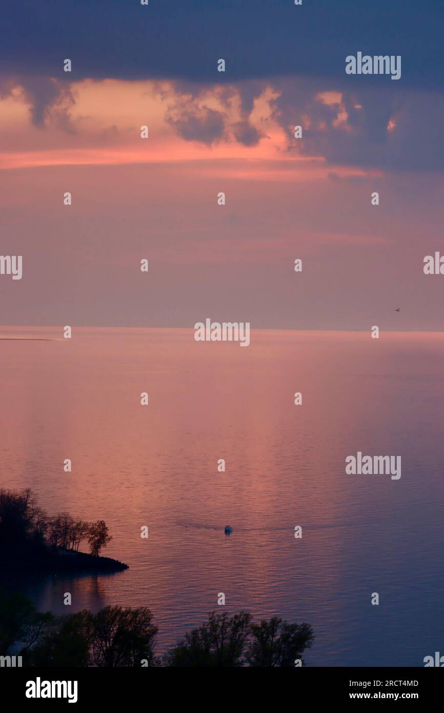 Colors over lake erie hi-res stock photography and images - Alamy