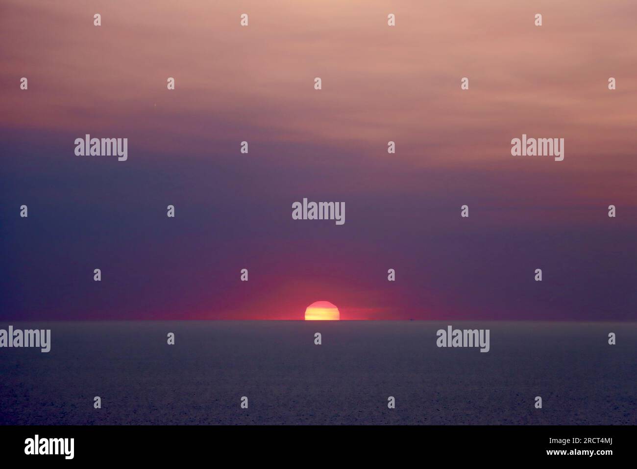 Colors over lake erie hi-res stock photography and images - Alamy