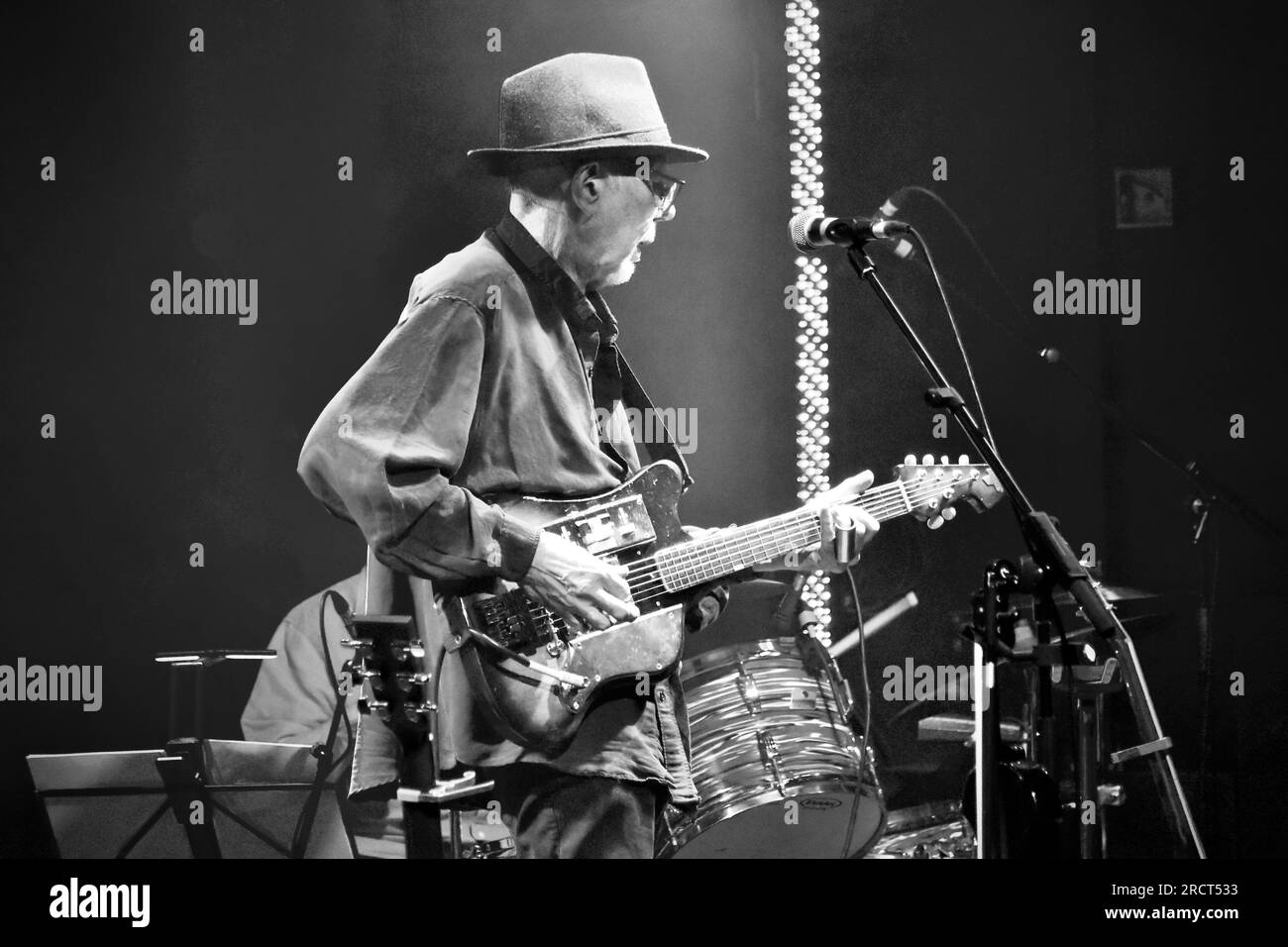 Rod Clements pictured as legendary folk rockers Lindisfarne perform to ...