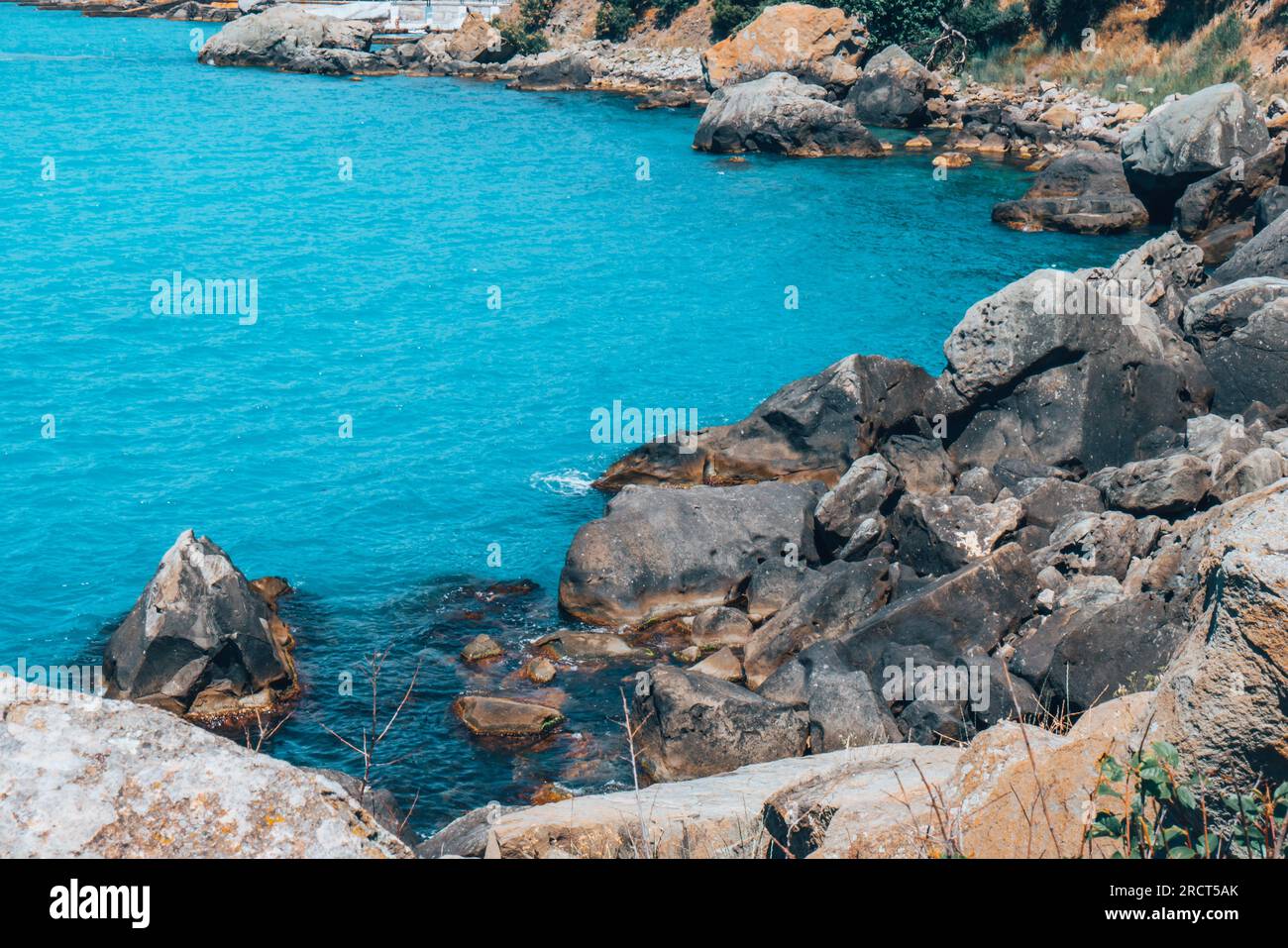 Gentle waves and sea foam from a tropical sea splash Stock Photo - Alamy