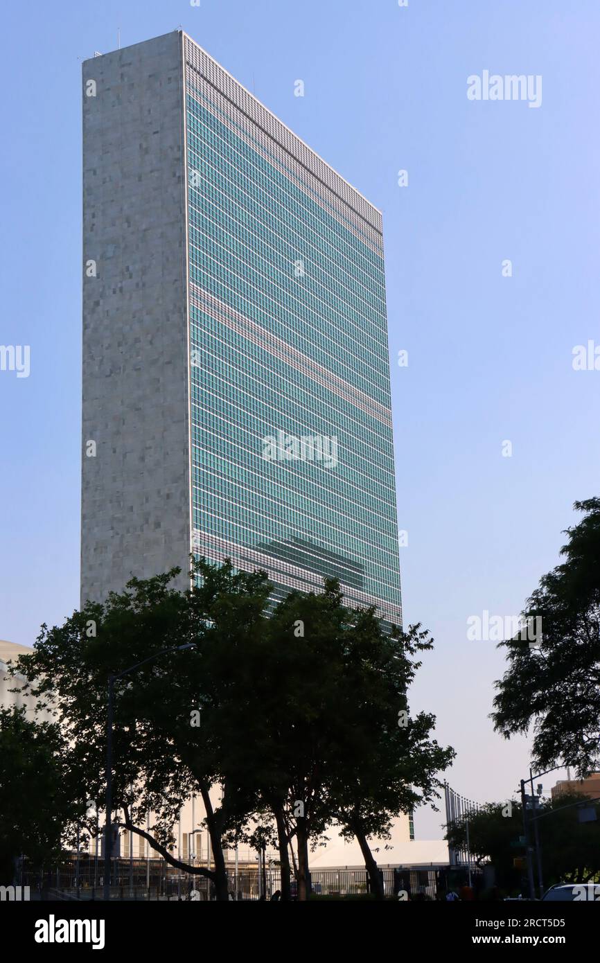 United Nations Secretariat building and headquarters in New York City ...