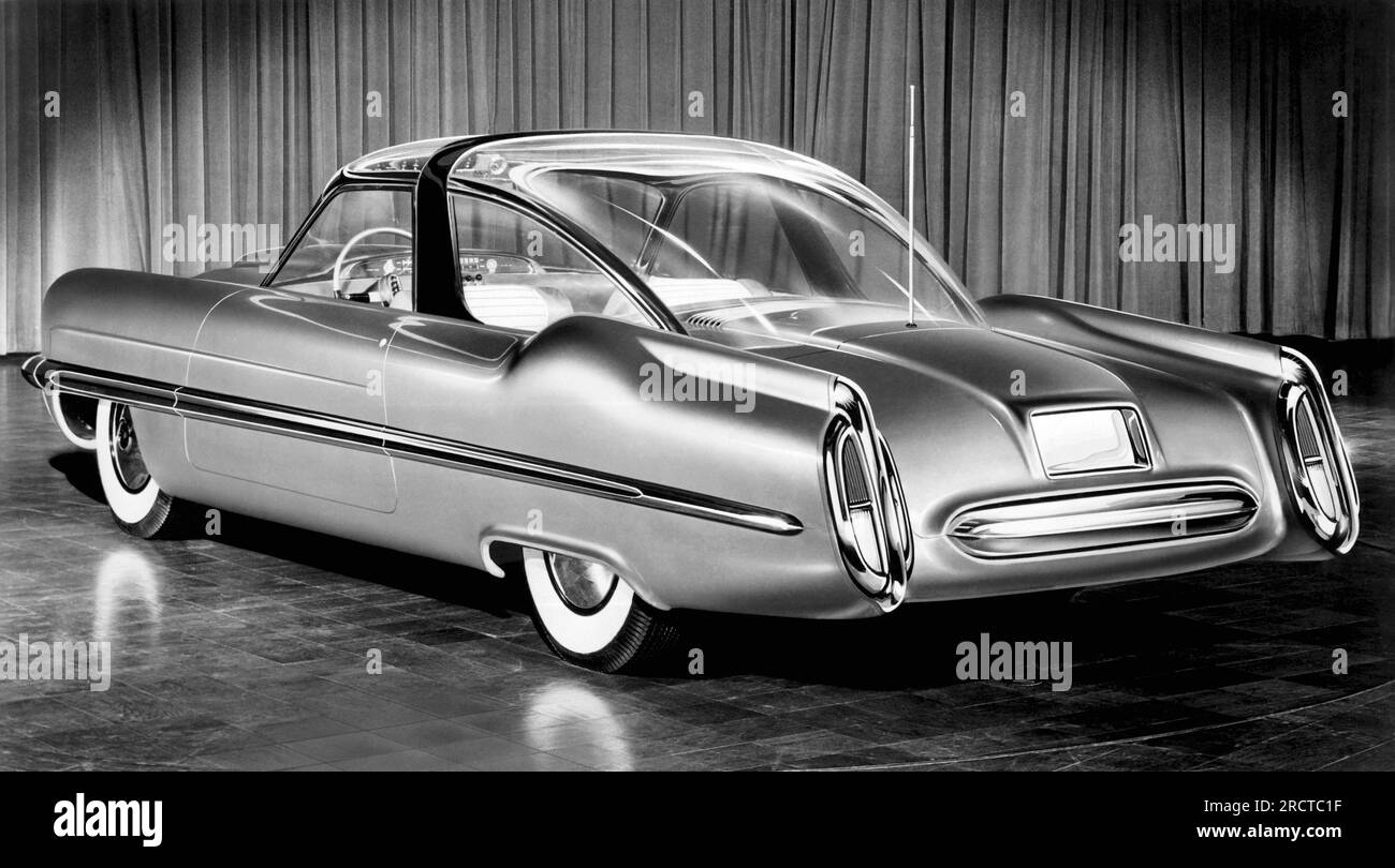 Detroit, MIchigan: 1953 The Lincoln XL-500 concept car developed by ...