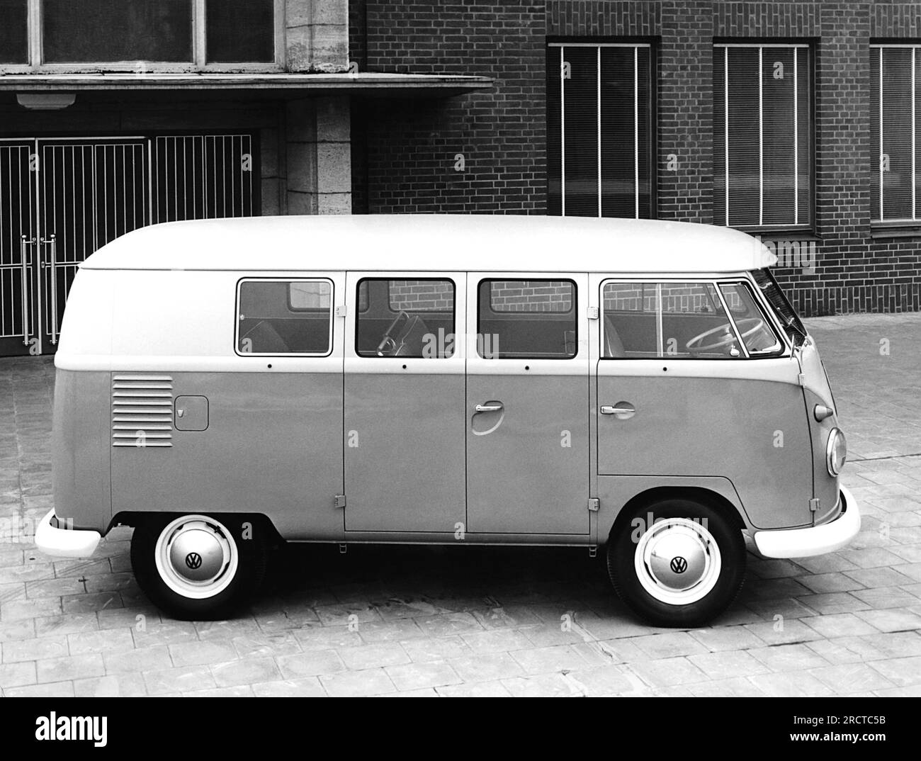 United States: 1960 A side view of a 1960 Volkswagon Microbus Stock ...