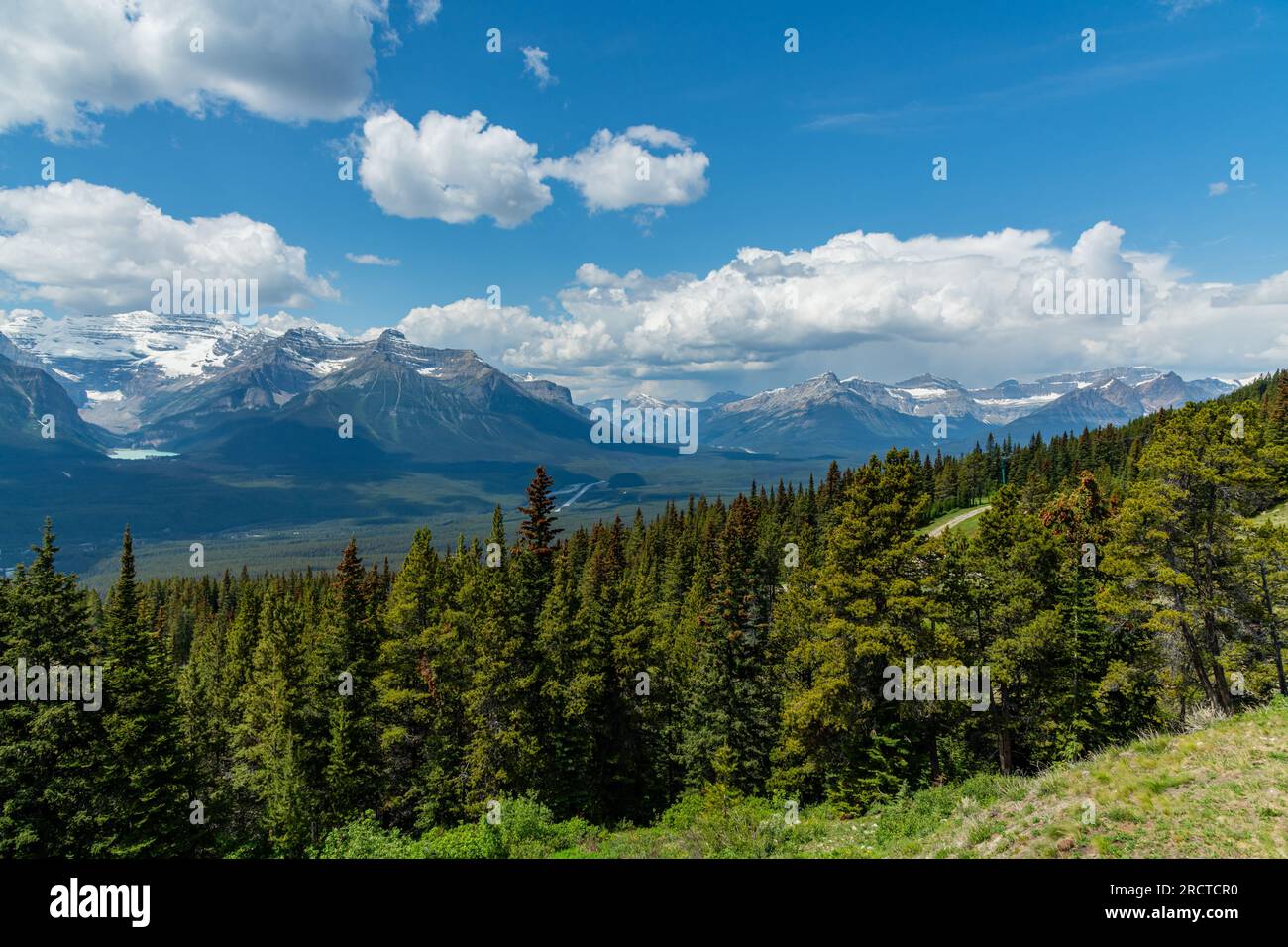 Sunset sky over Mount Rundle in Banff National Park during summer time ...