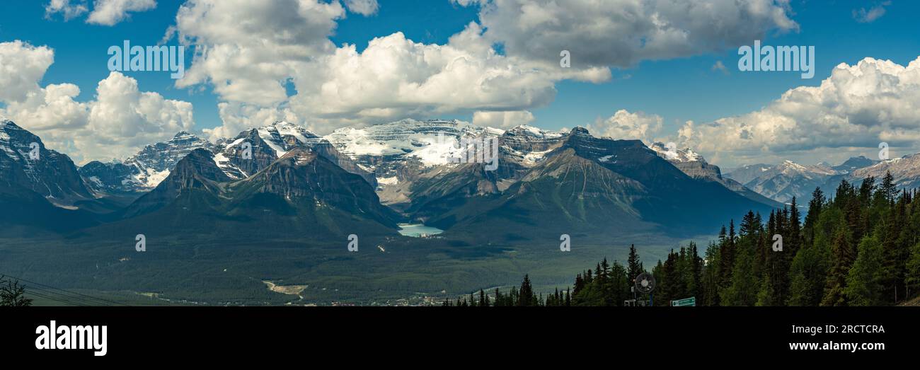 Sunset sky over Mount Rundle in Banff National Park during summer time ...