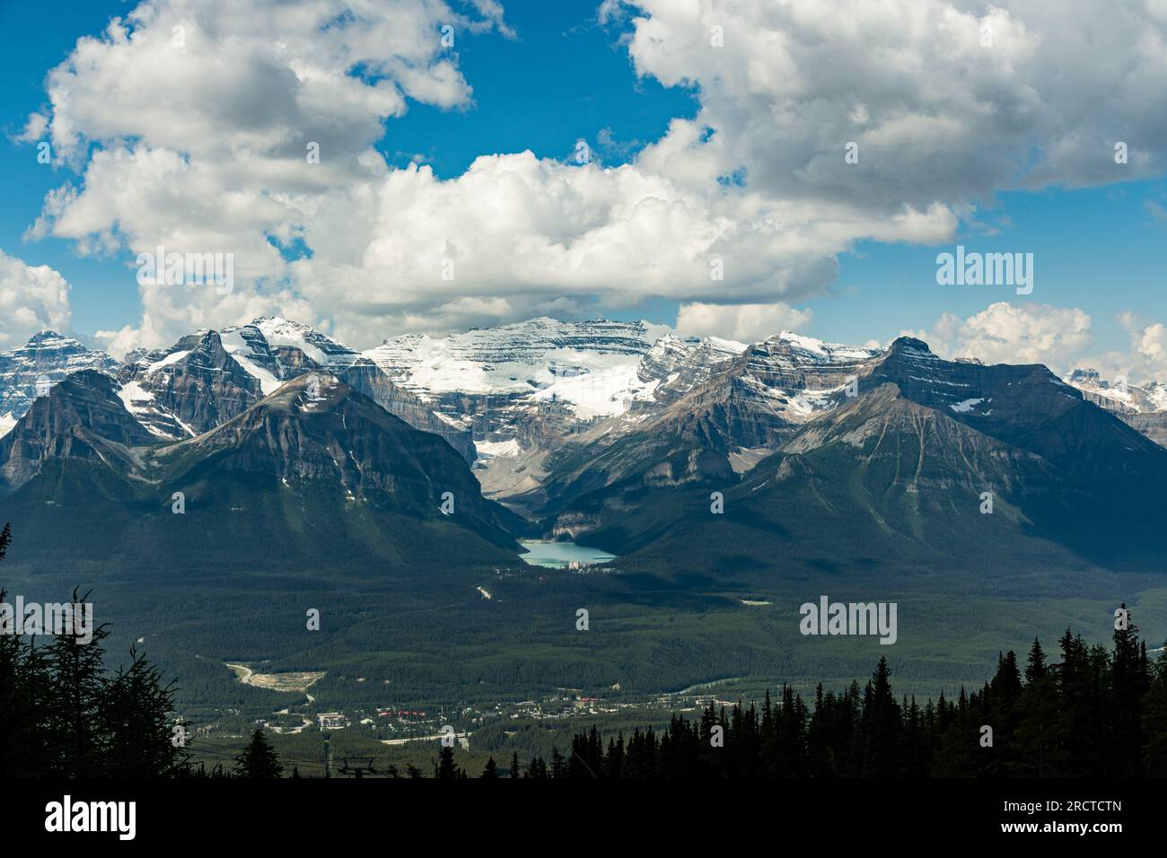Sunset sky over Mount Rundle in Banff National Park during summer time ...