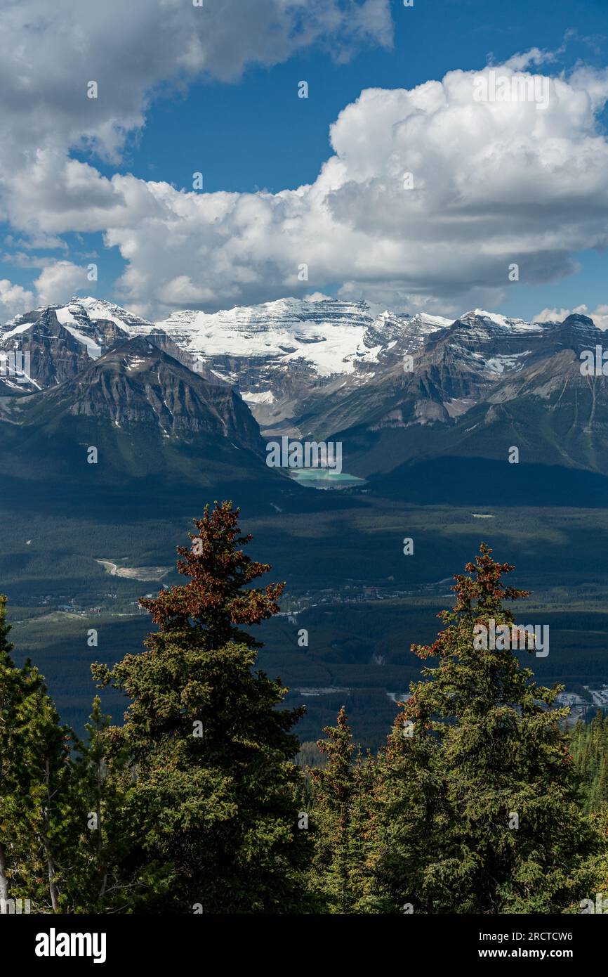 Sunset sky over Mount Rundle in Banff National Park during summer time ...