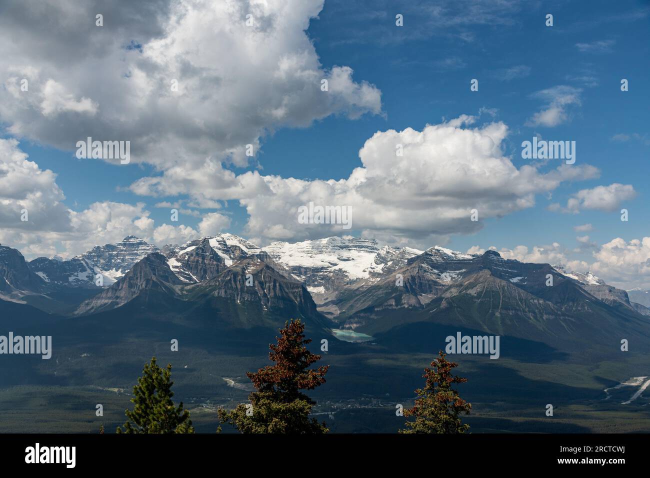 Sunset sky over Mount Rundle in Banff National Park during summer time ...